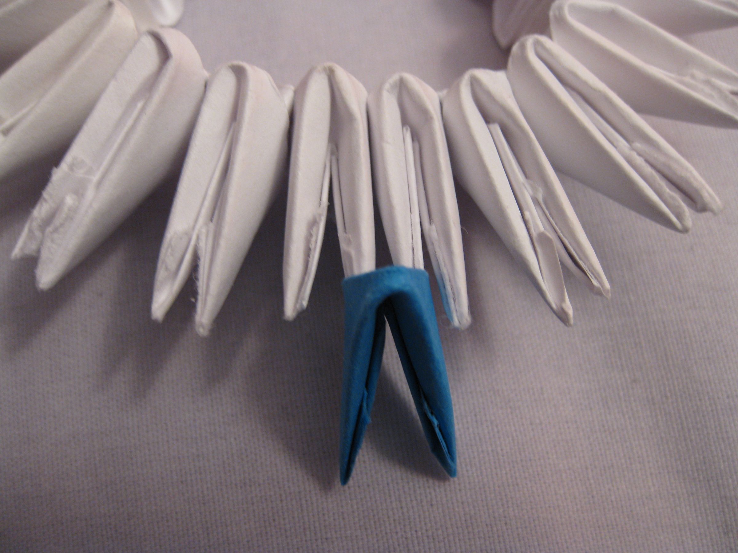 Modular Origami Swan : 11 Steps (with Pictures) - Instructables