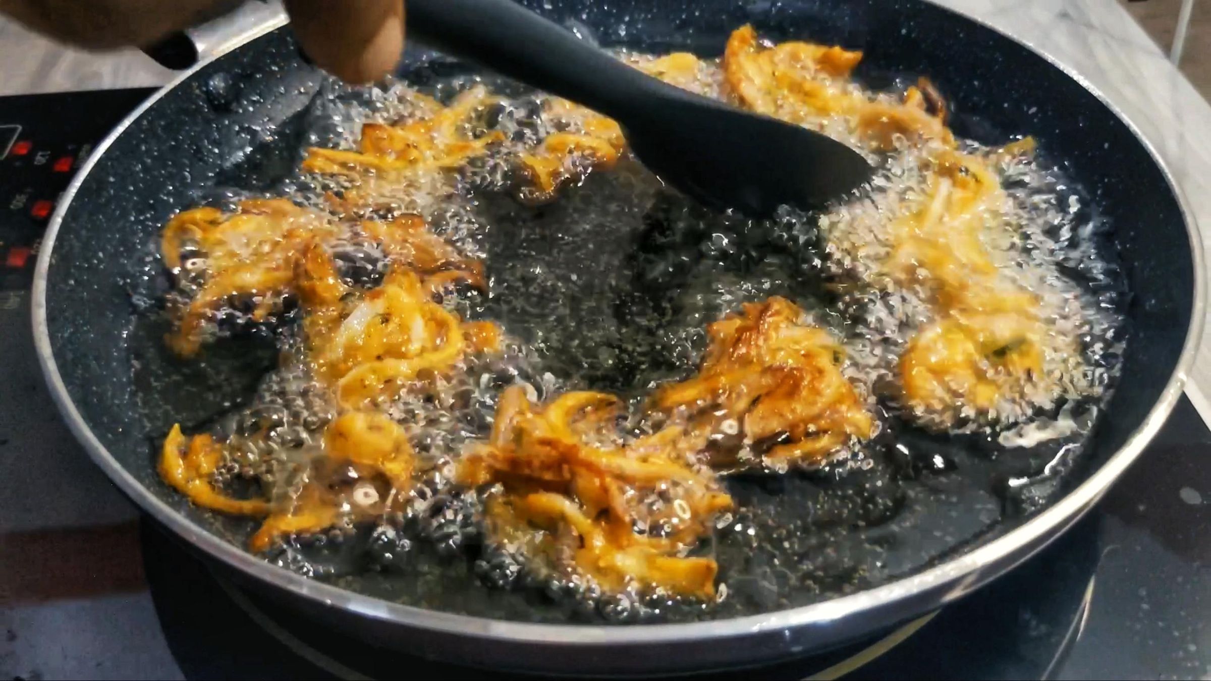 Crispy Onion Pakodas : 4 Steps (with Pictures) - Instructables