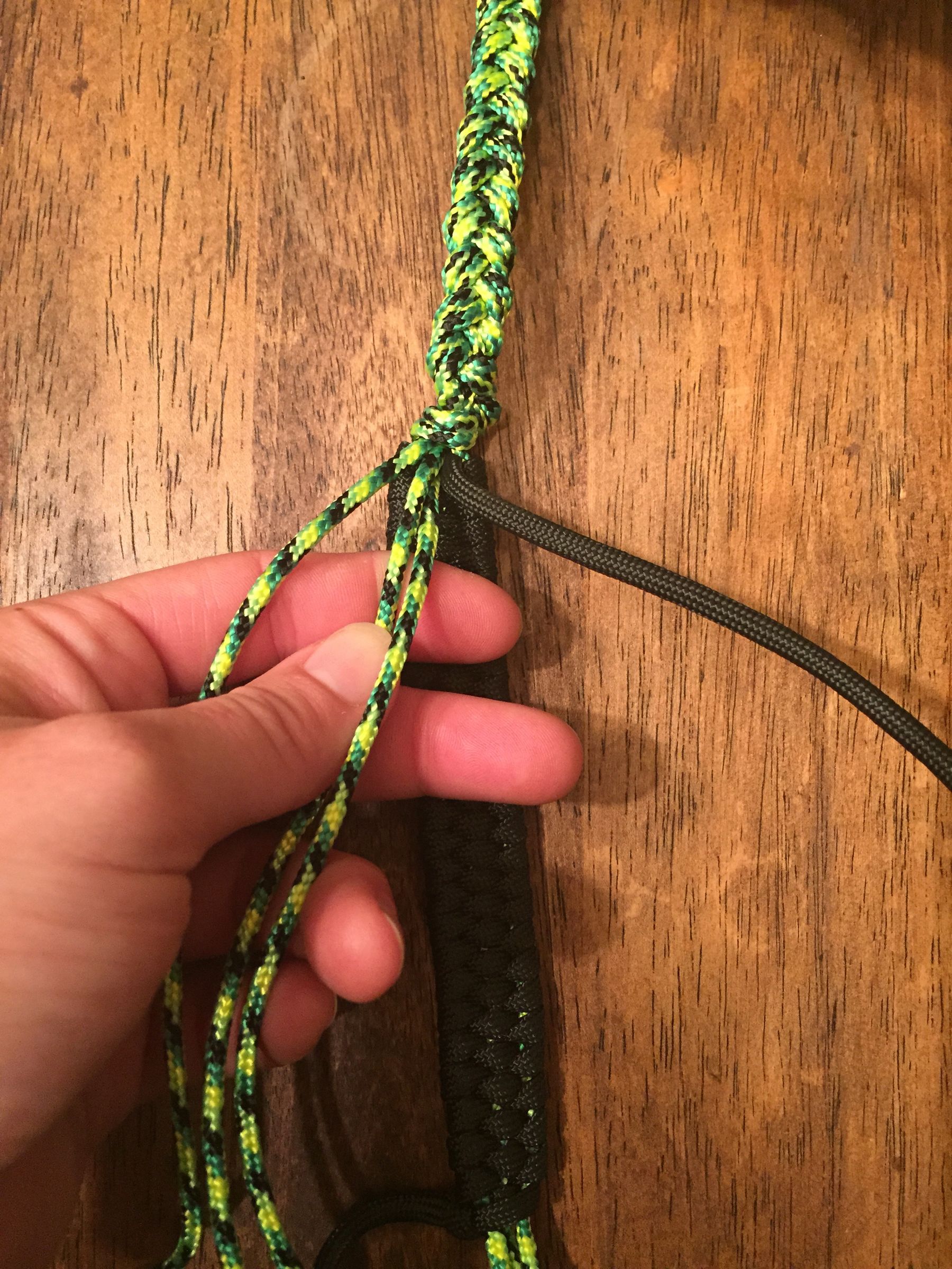 How to Make a Paracord "David's Sling" : 8 Steps (with Pictures ...