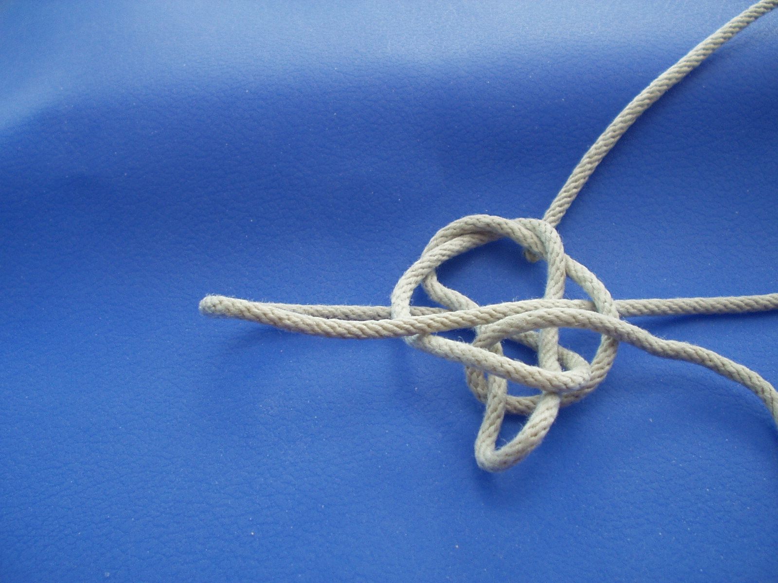 Crown and Diamond Zipper Pull : 9 Steps (with Pictures) - Instructables