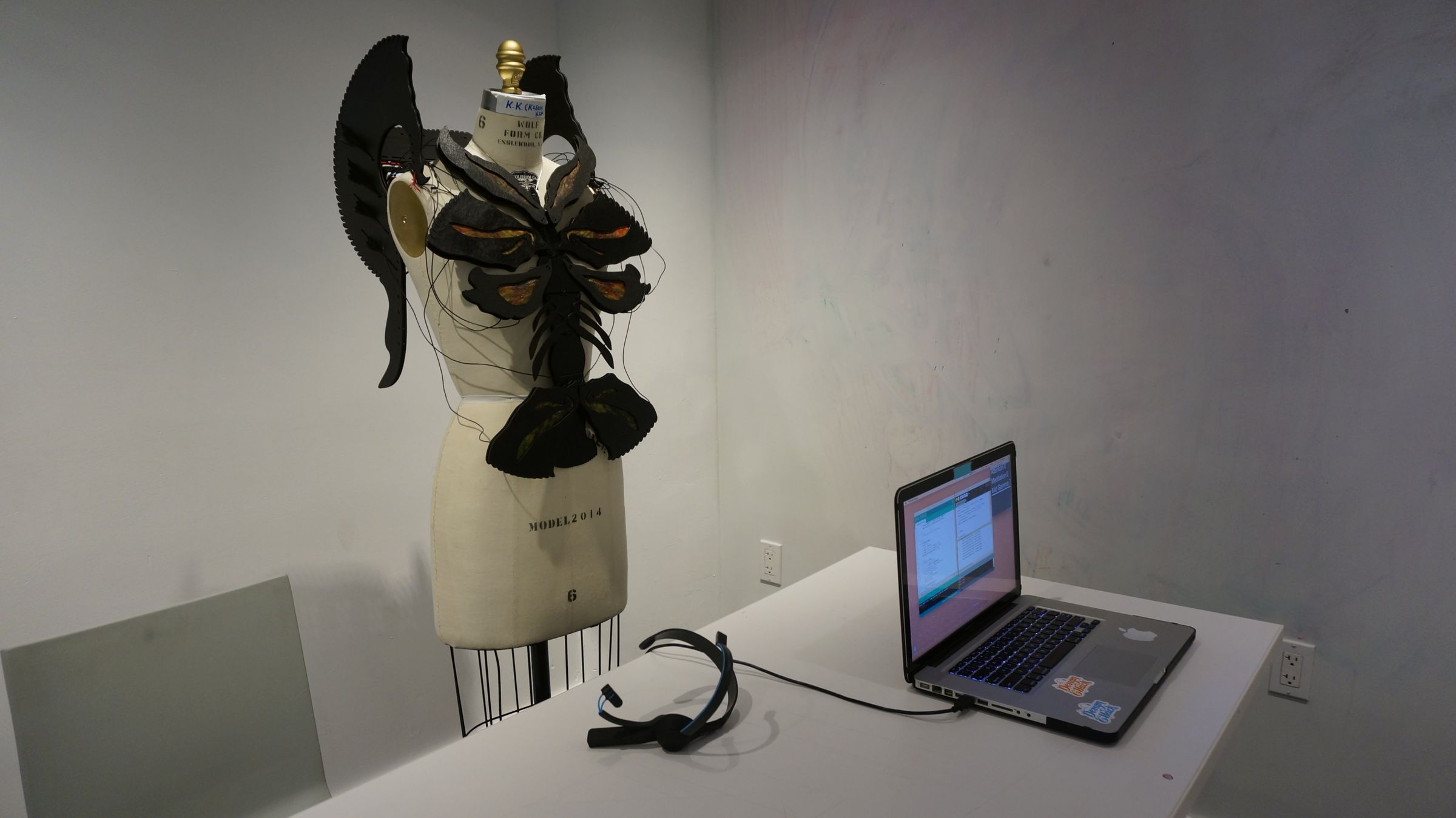 Brainwave-Controlled Paper Garment : 10 Steps (with Pictures ...