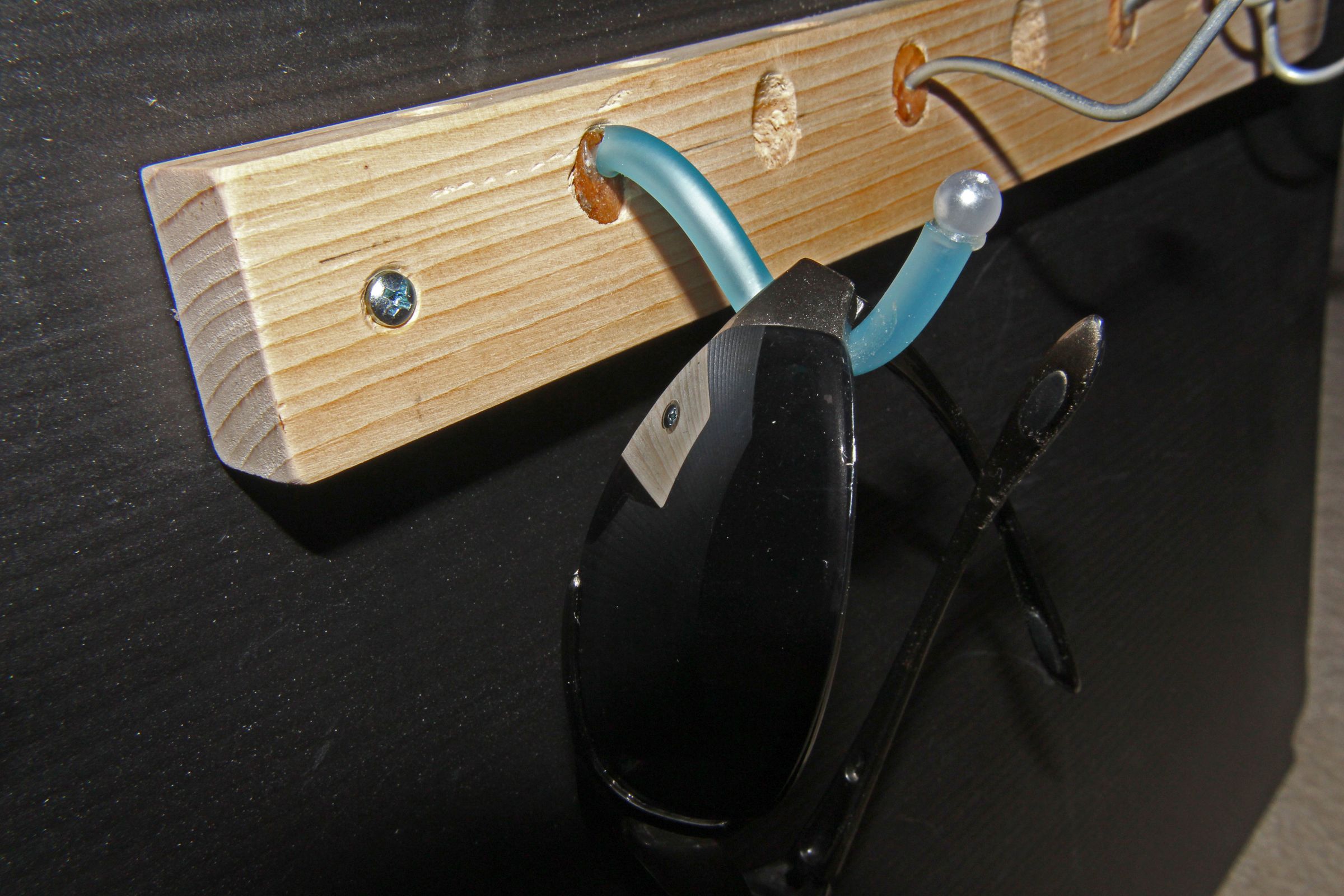 Flexible Pegboard - Hook System : 5 Steps (with Pictures) - Instructables