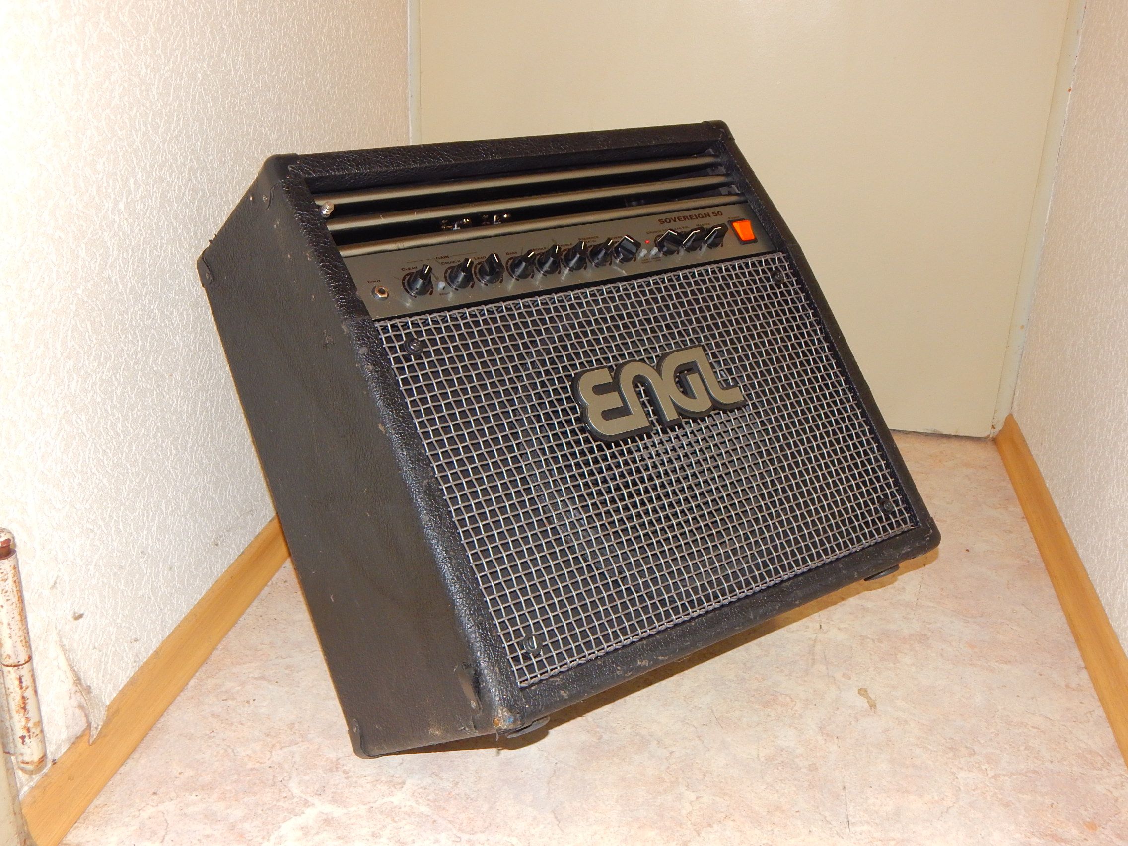 EASIEST Amp & Speaker Tilt Stand in the WORLD!!! : 4 Steps (with ...