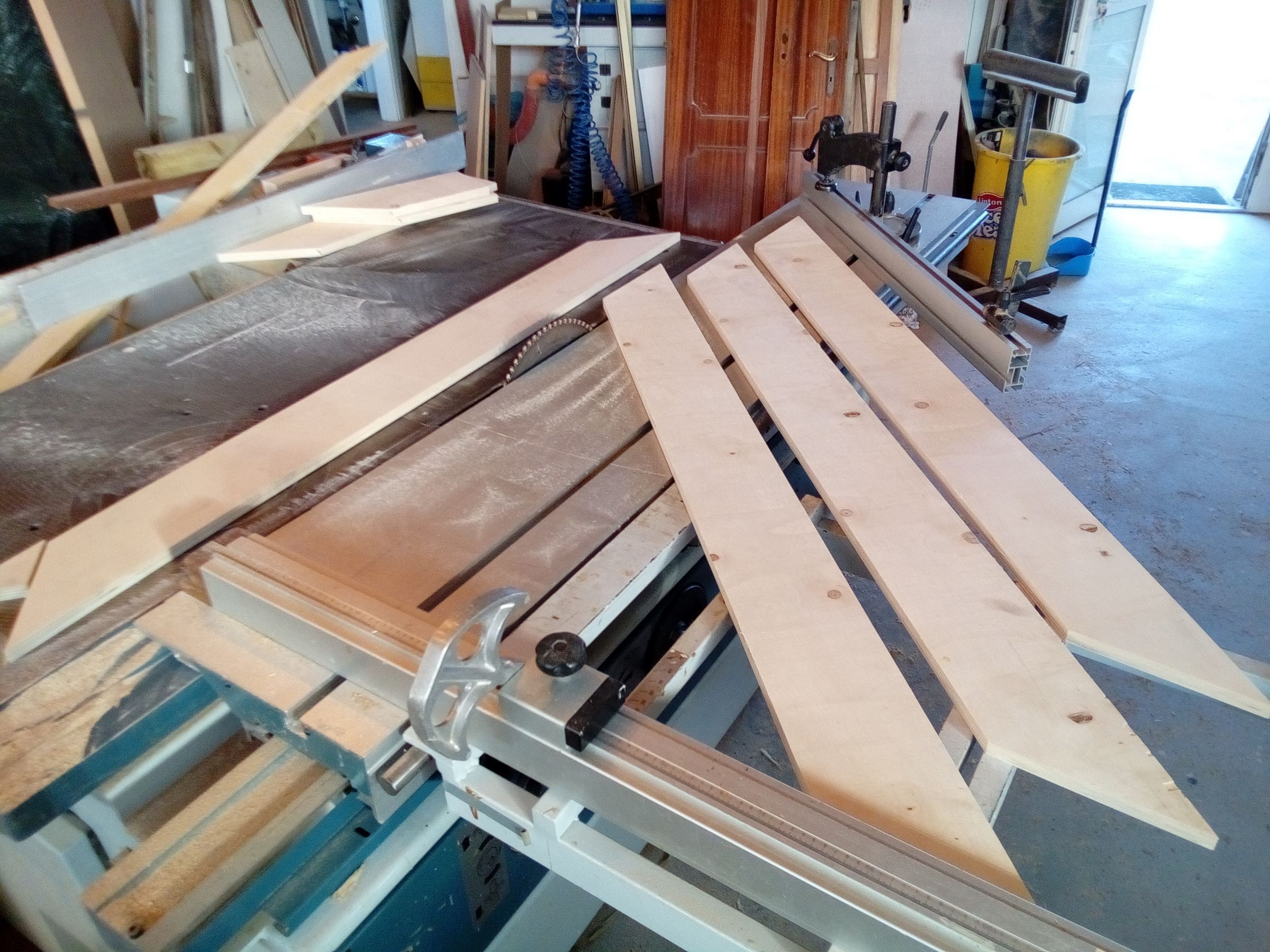 TV LCD 48" Motorized Lift Down Ceiling System : 13 Steps (with Pictures ...