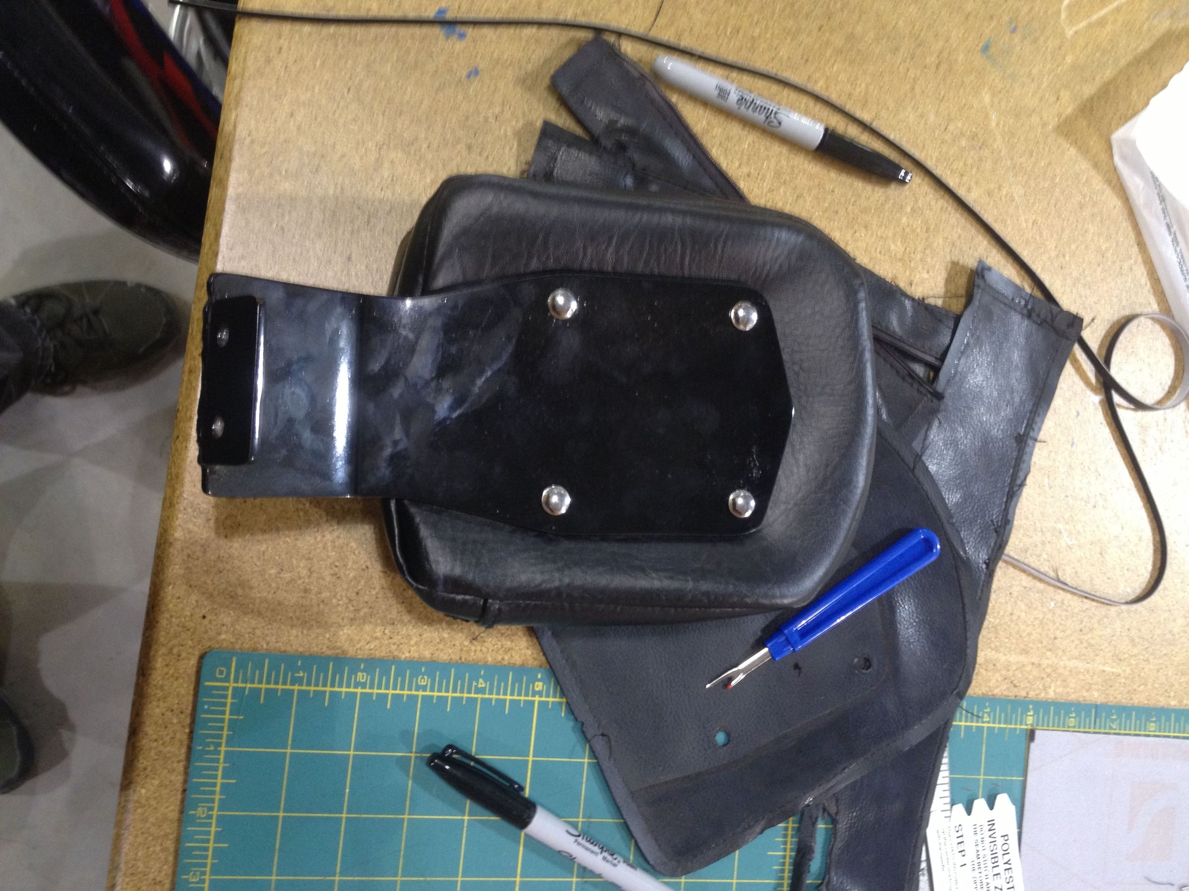 Motorcycle Back Rest - Reupholstered : 4 Steps - Instructables