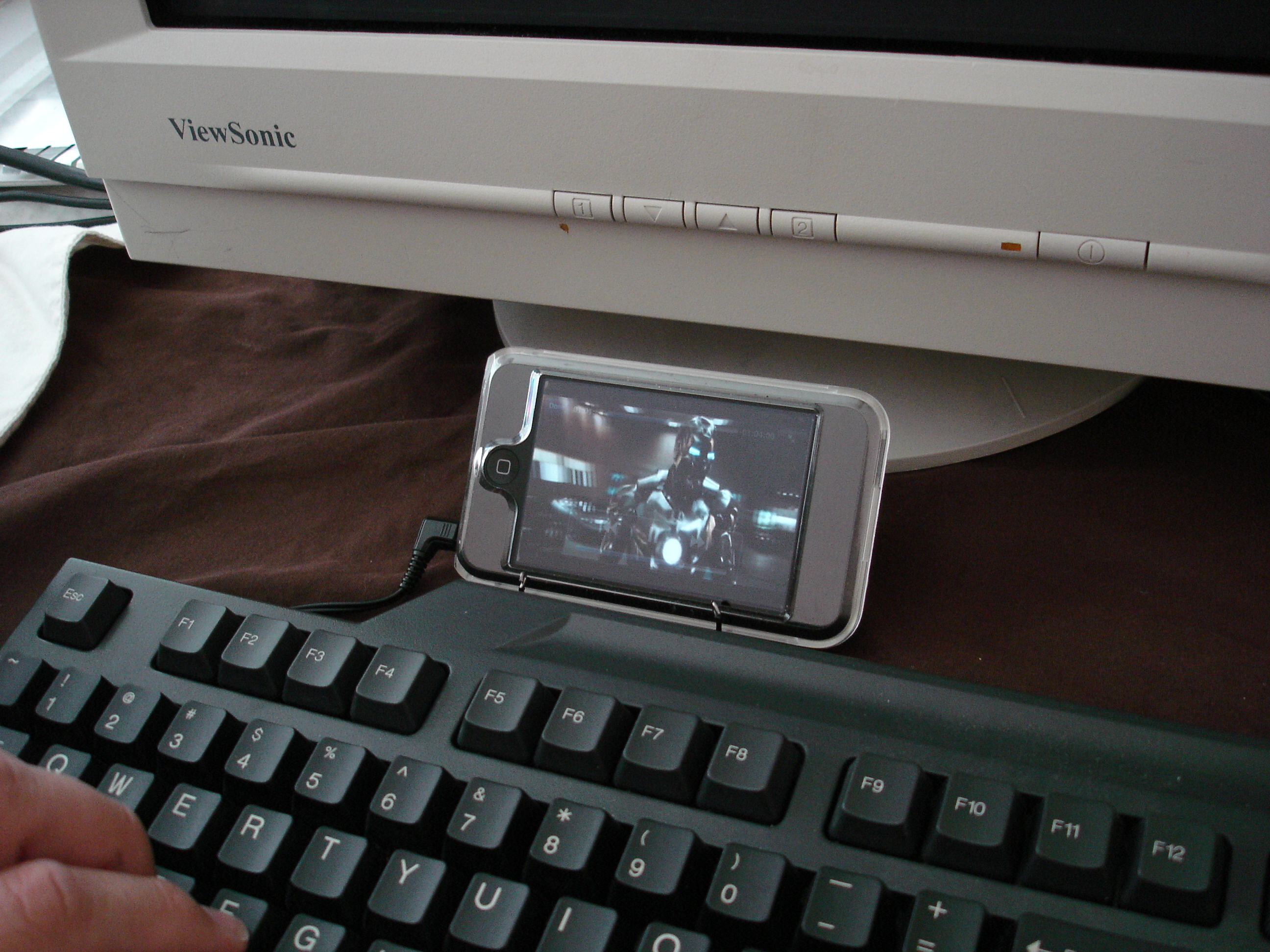 Paperclip IPod Dock : 10 Steps - Instructables