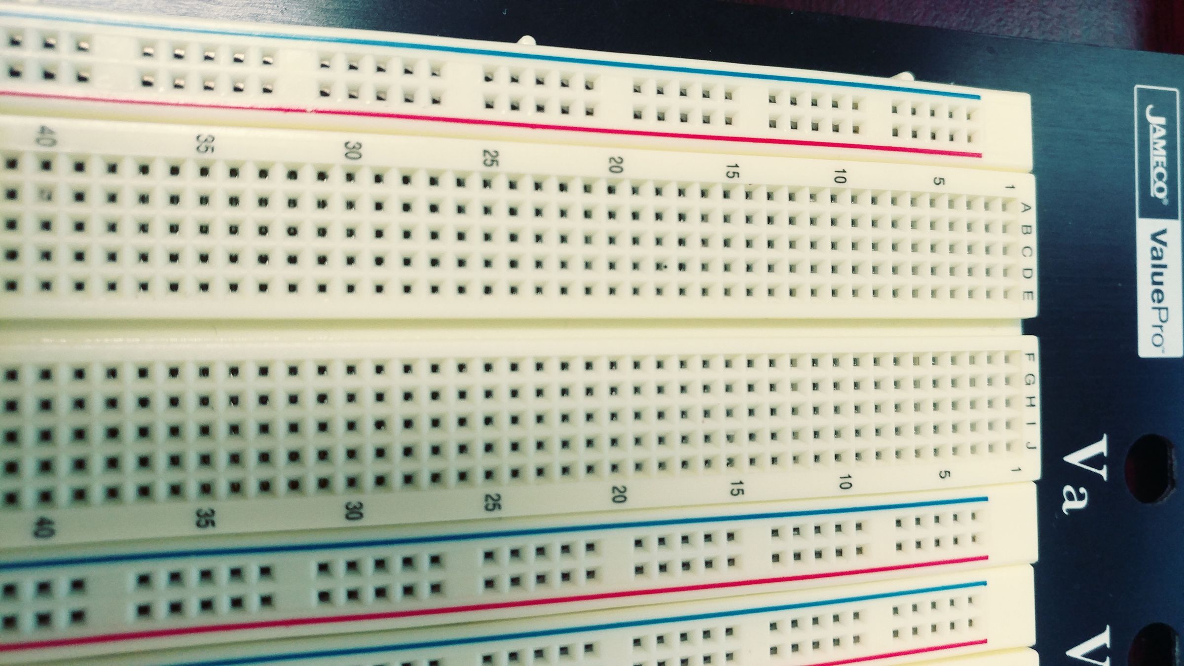 How to Make a Simple LED Circuit : 10 Steps - Instructables