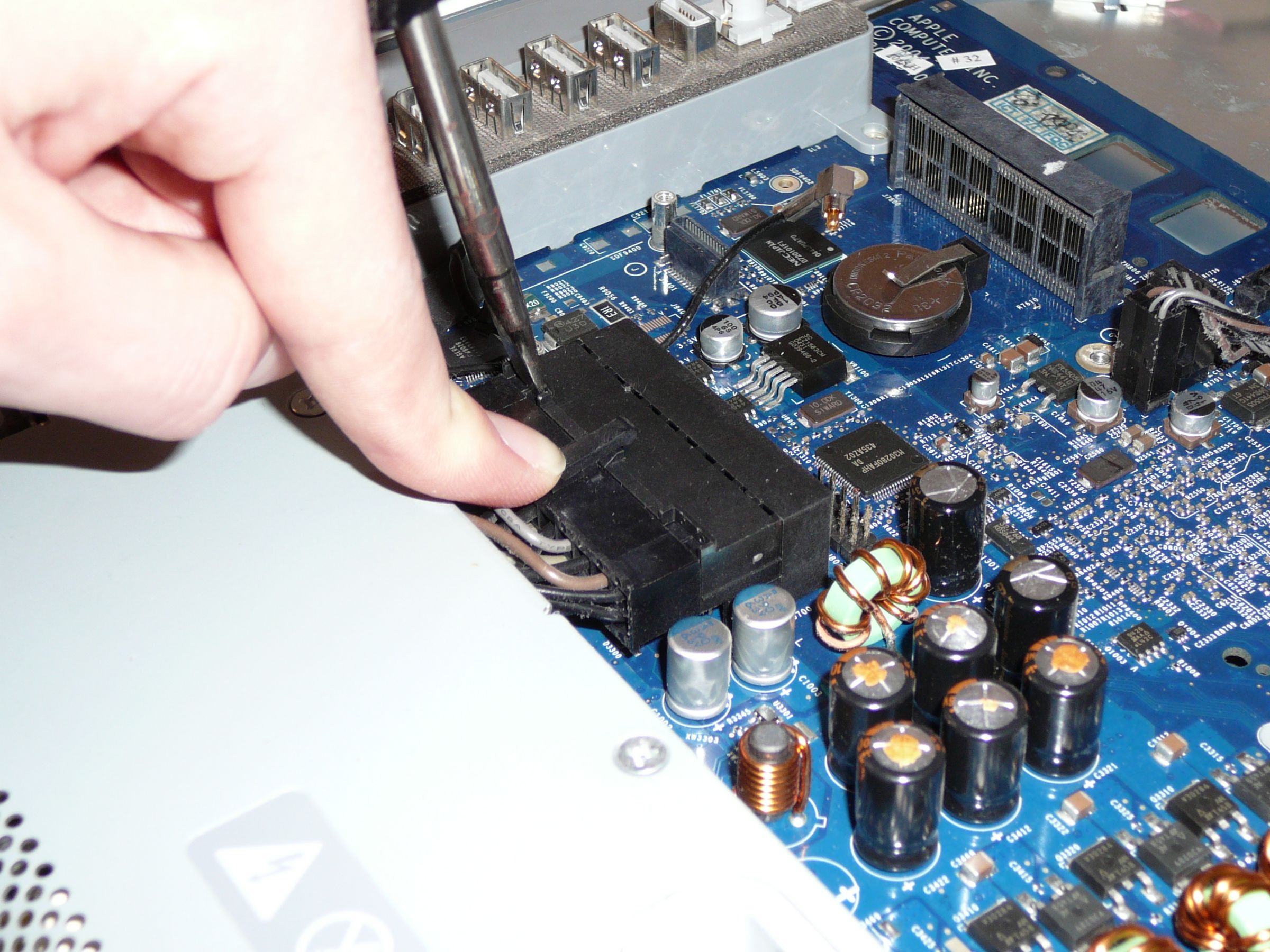 Imac G5 DIY Capacitors Repair : 9 Steps (with Pictures) - Instructables