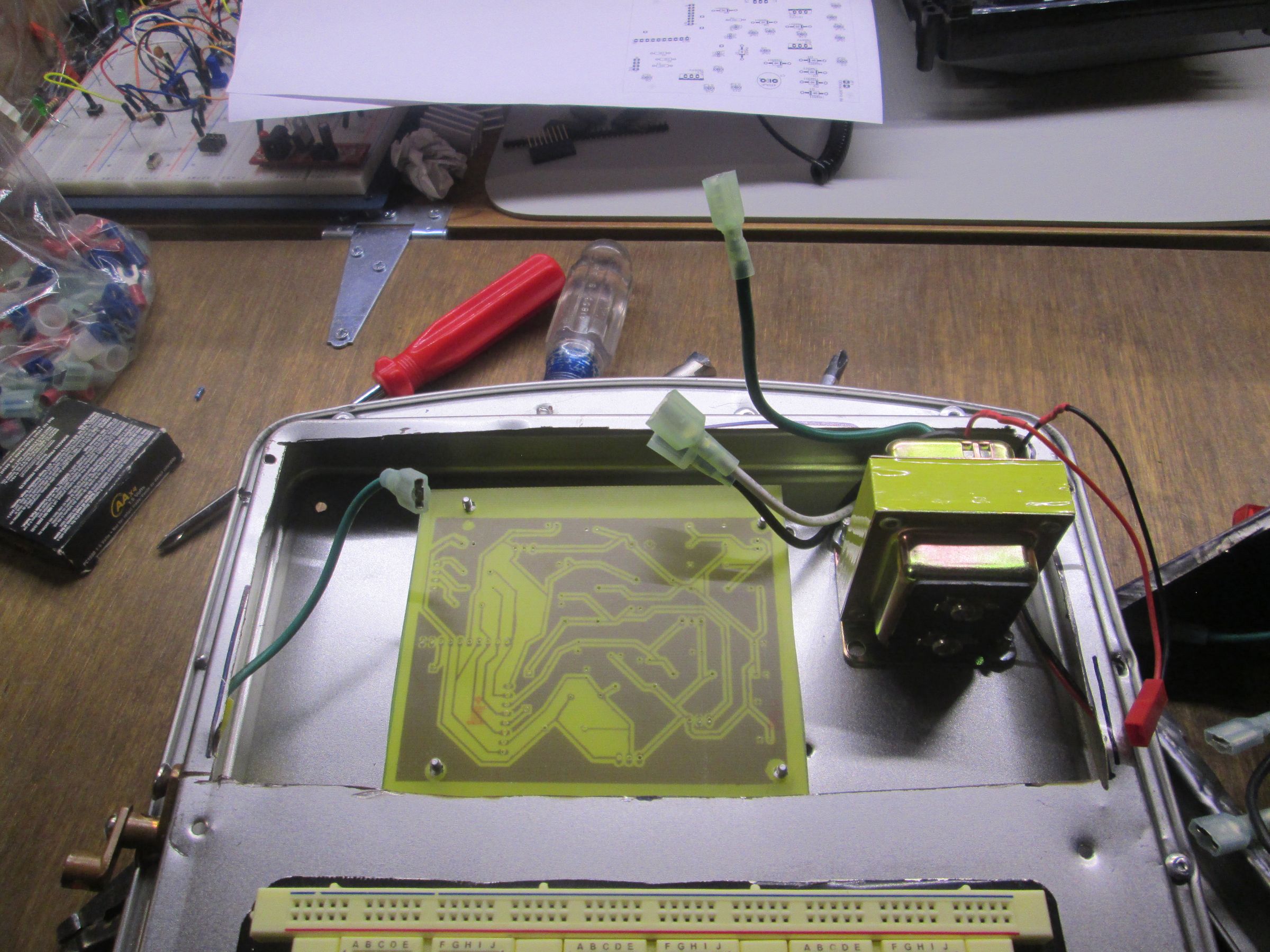 Powered Breadboard Workstation : 6 Steps (with Pictures) - Instructables