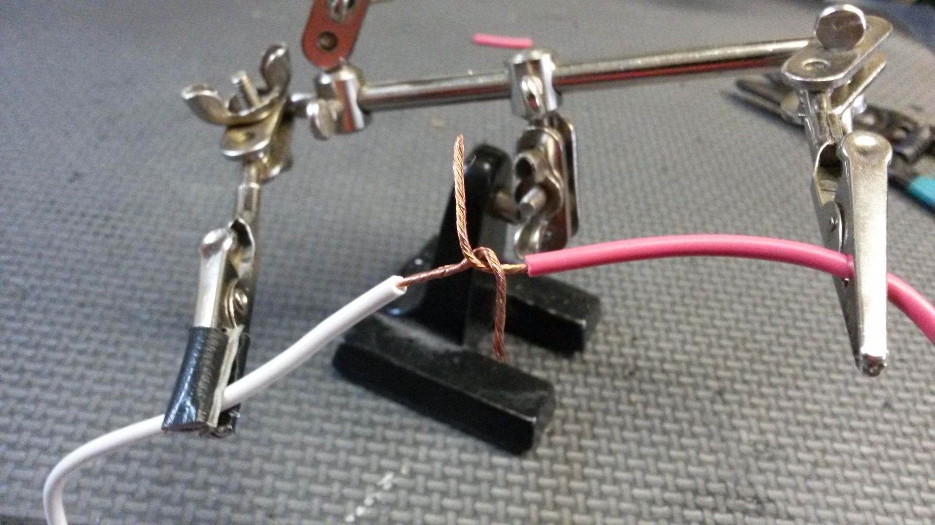How to Make a Proper Western Union Solder Joint : 4 Steps (with ...