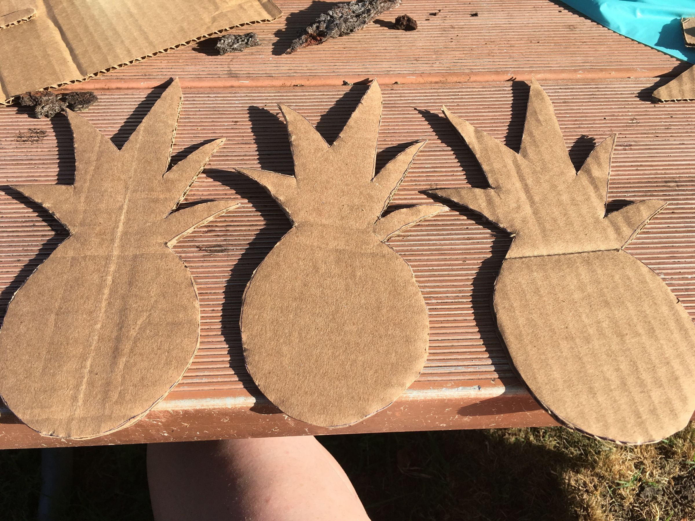 Pineapple Wall Hanging- Cardboard & Fabric : 10 Steps - Instructables