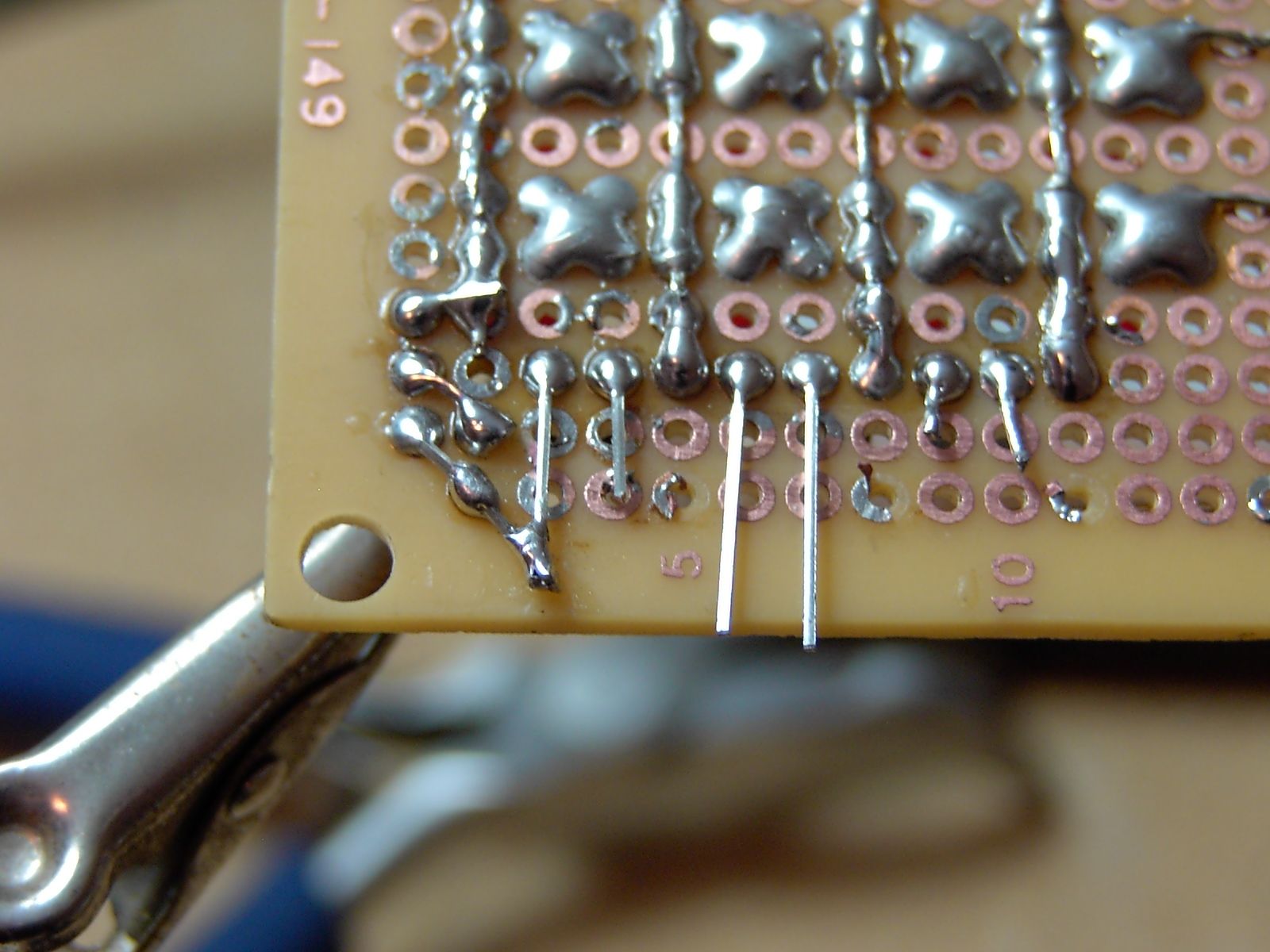 Single Chip, 2 Wire 4x4 LED Matrix - Instructables