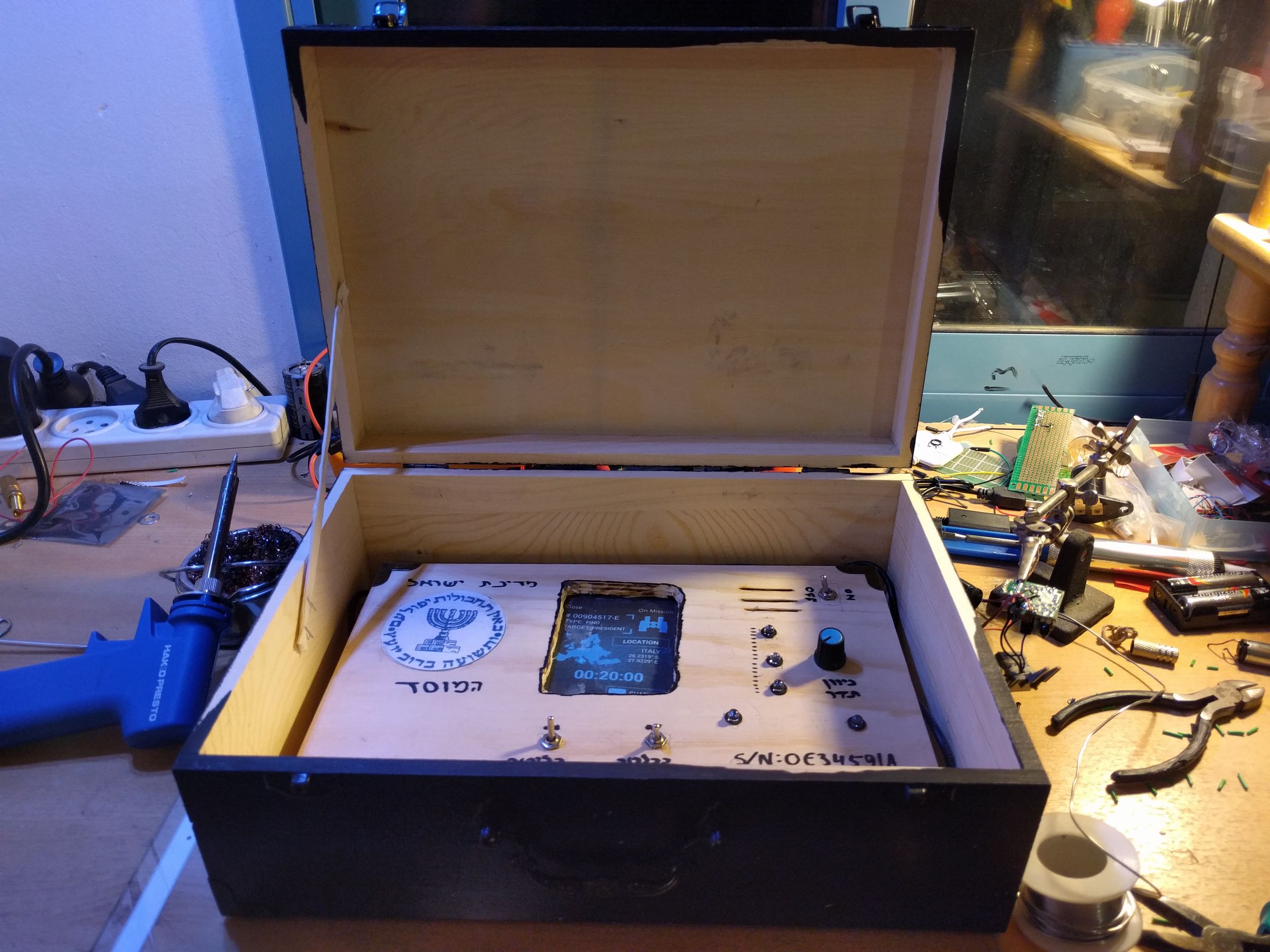 Musad's Spy Machine Costume Prop : 4 Steps - Instructables