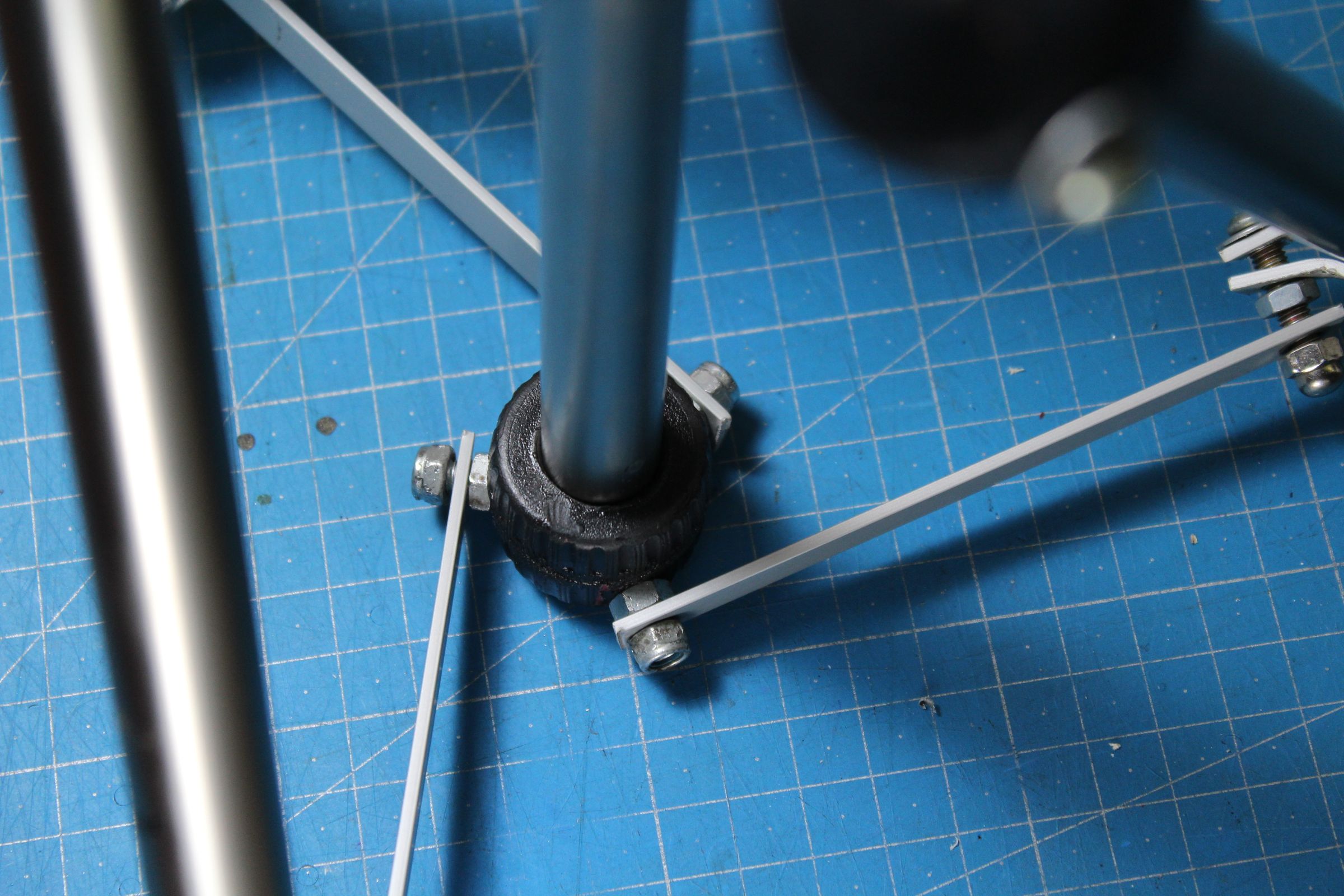 Homemade Tripod : 9 Steps (with Pictures) - Instructables