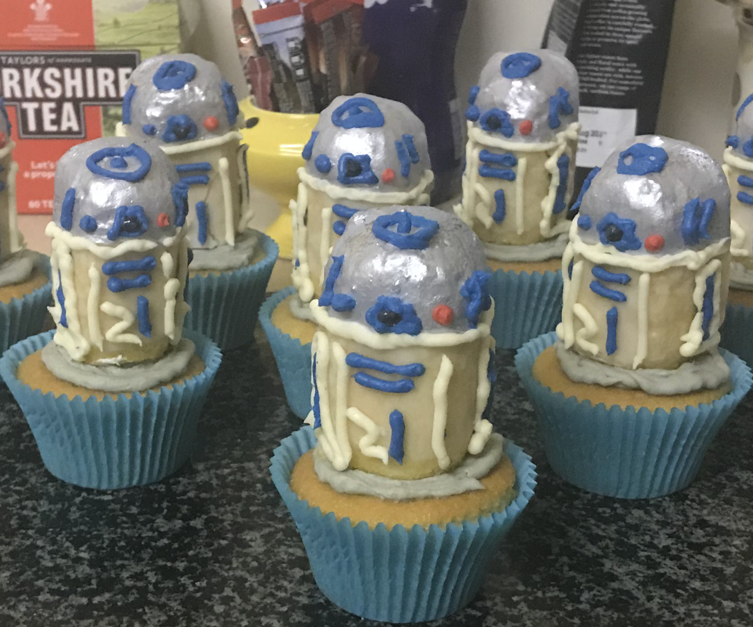 Mini R2-D2 Birthday Cakes – When a Large Birthday Cake Just Won’t Do ...