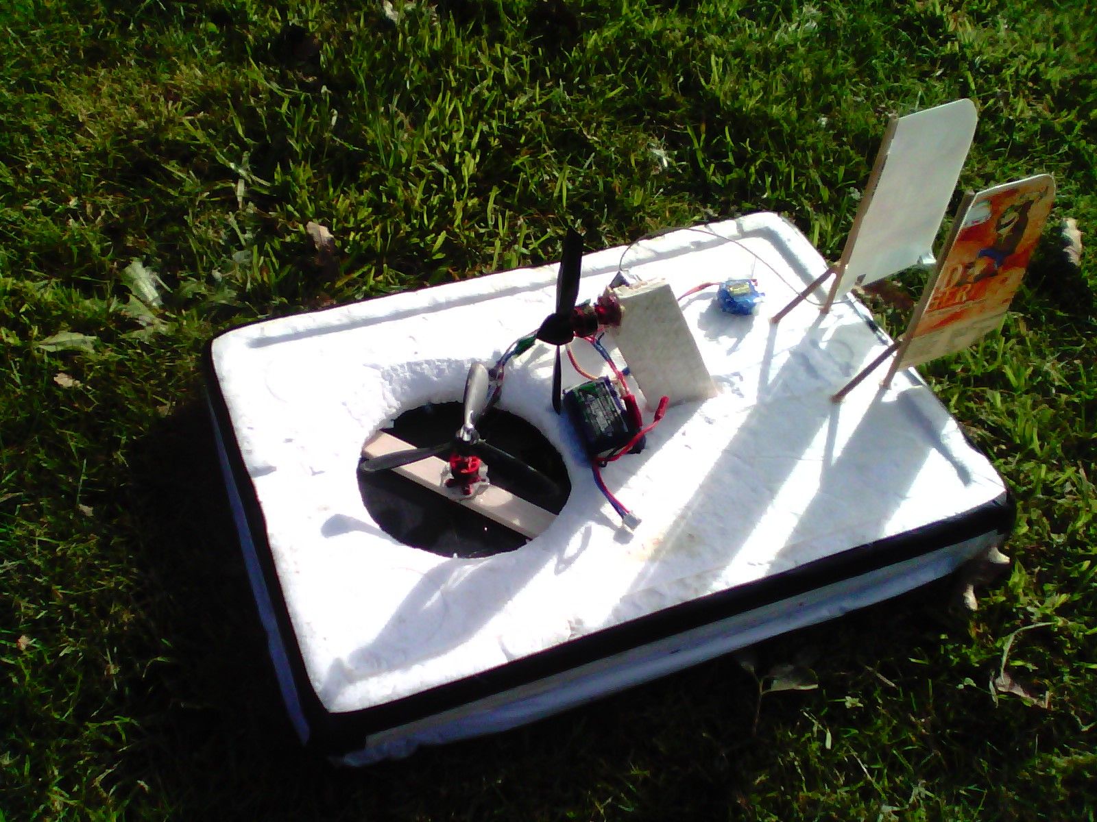 RC Hovercraft Everyone Can Build! : 4 Steps (with Pictures) - Instructables