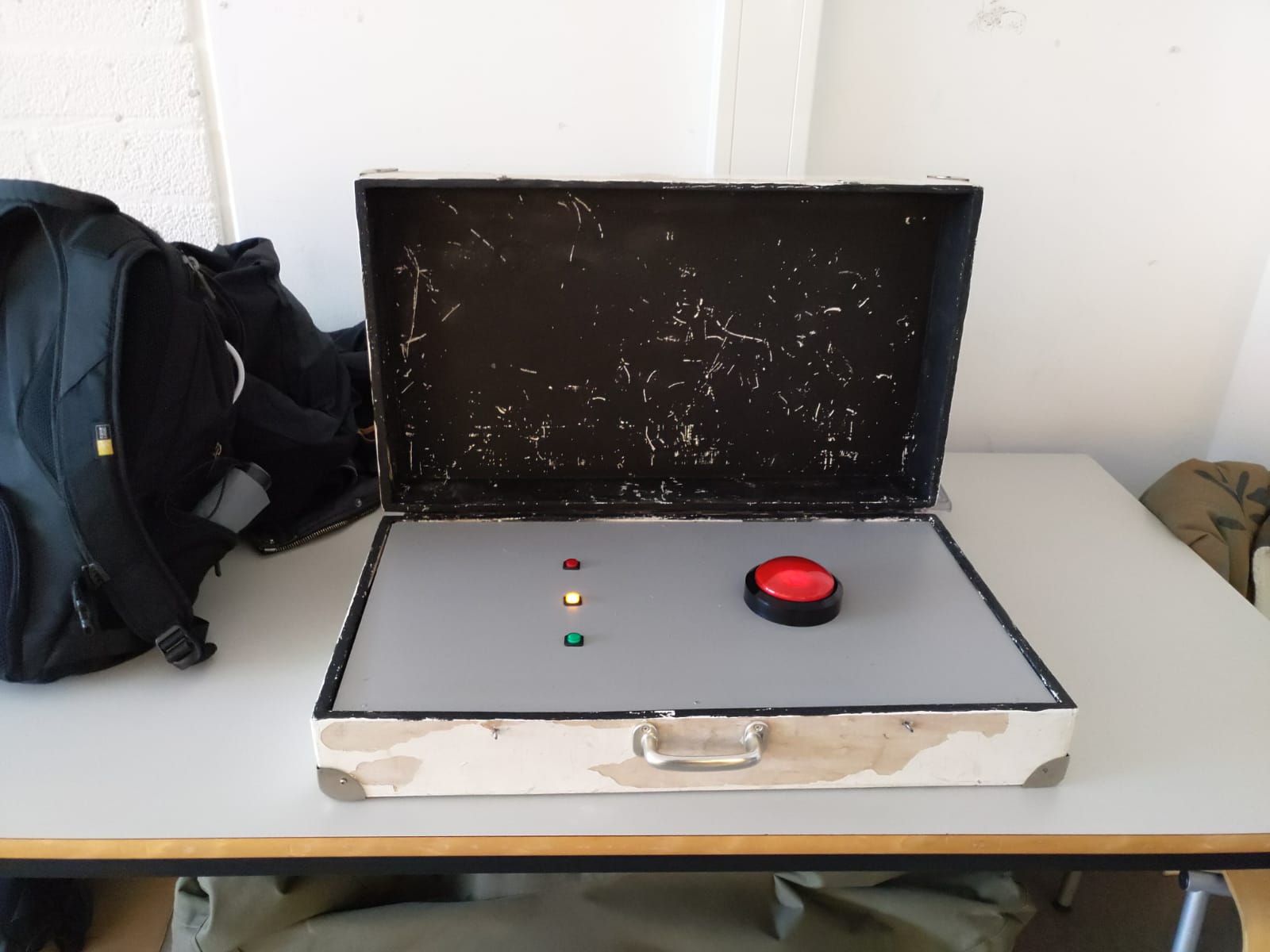 Magic Sound Suitcase : 6 Steps - Instructables