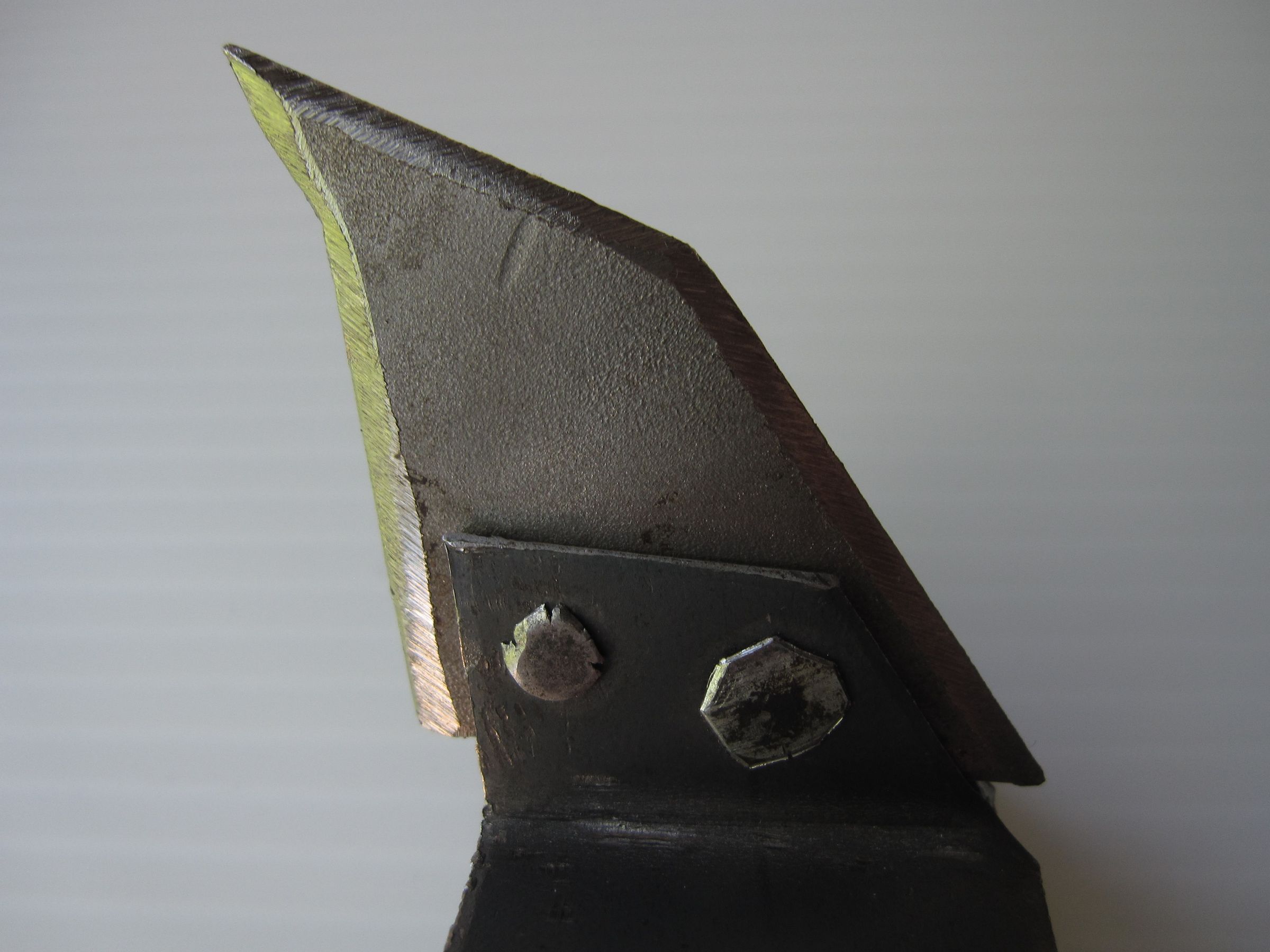 Batman's Bladed Vambraces : 10 Steps - Instructables