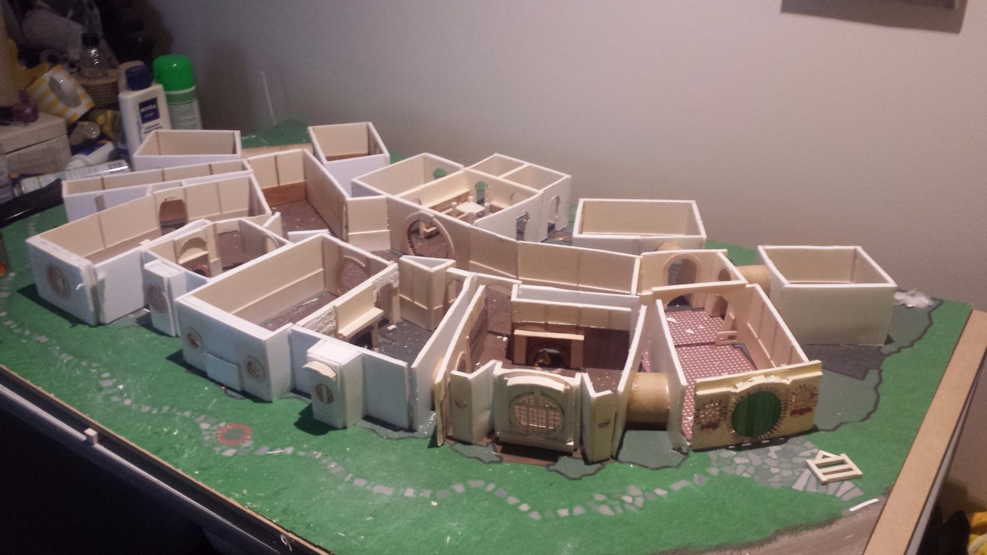 Hand Made Bagend - a Hobbit Hole : 11 Steps (with Pictures) - Instructables