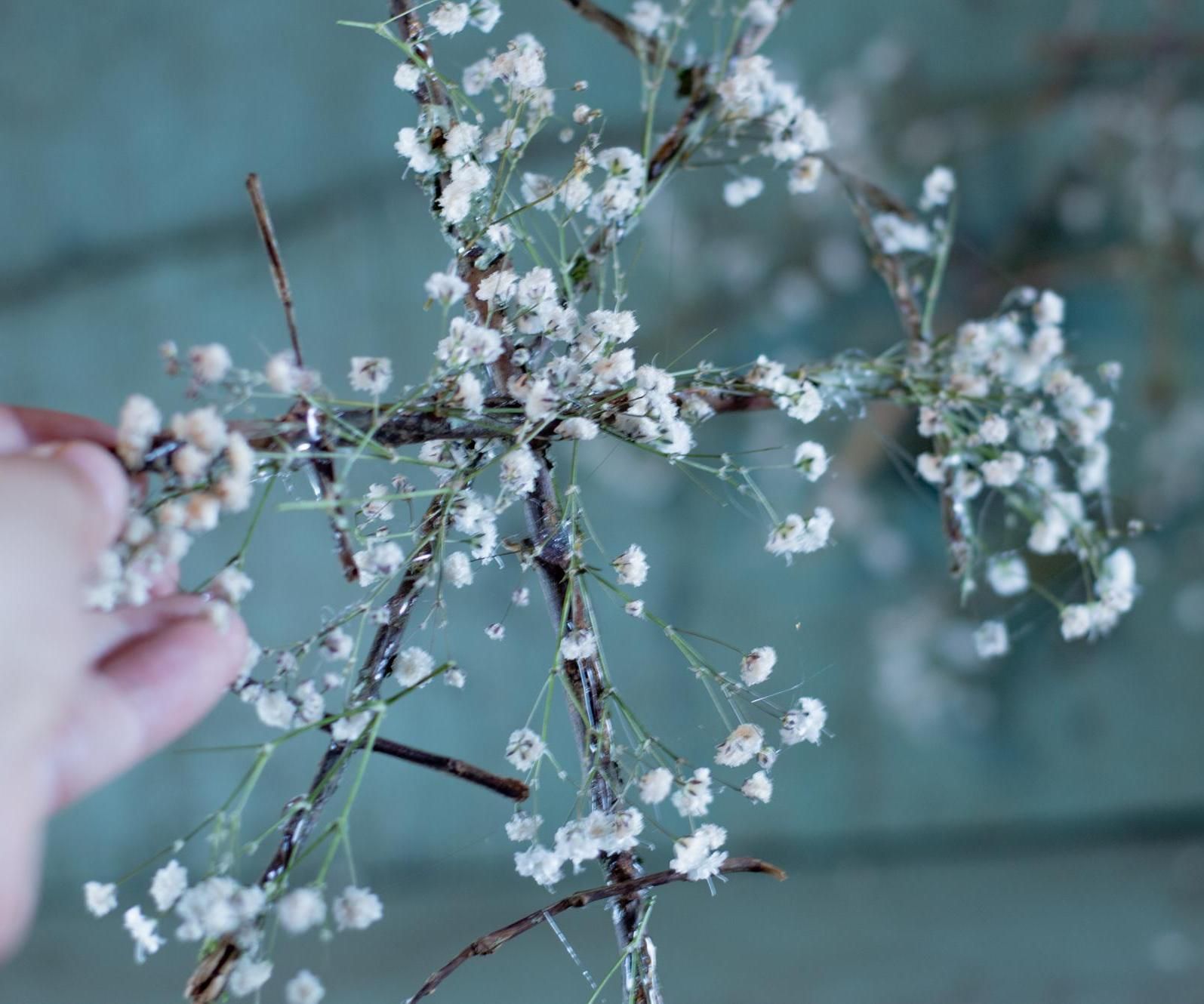 Diy Snowflakes With Flowers : 4 Steps - Instructables