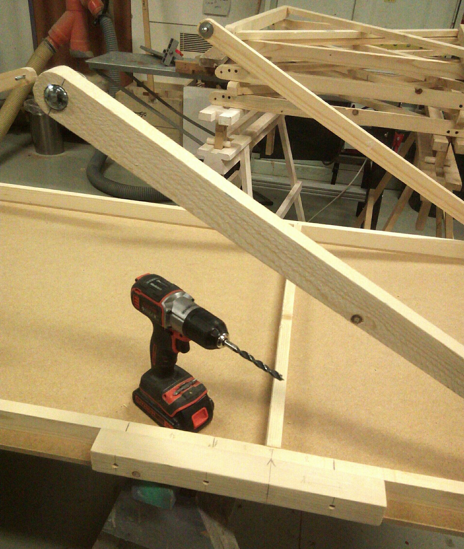 A Folding and Steady Work Bench : 10 Steps (with Pictures) - Instructables