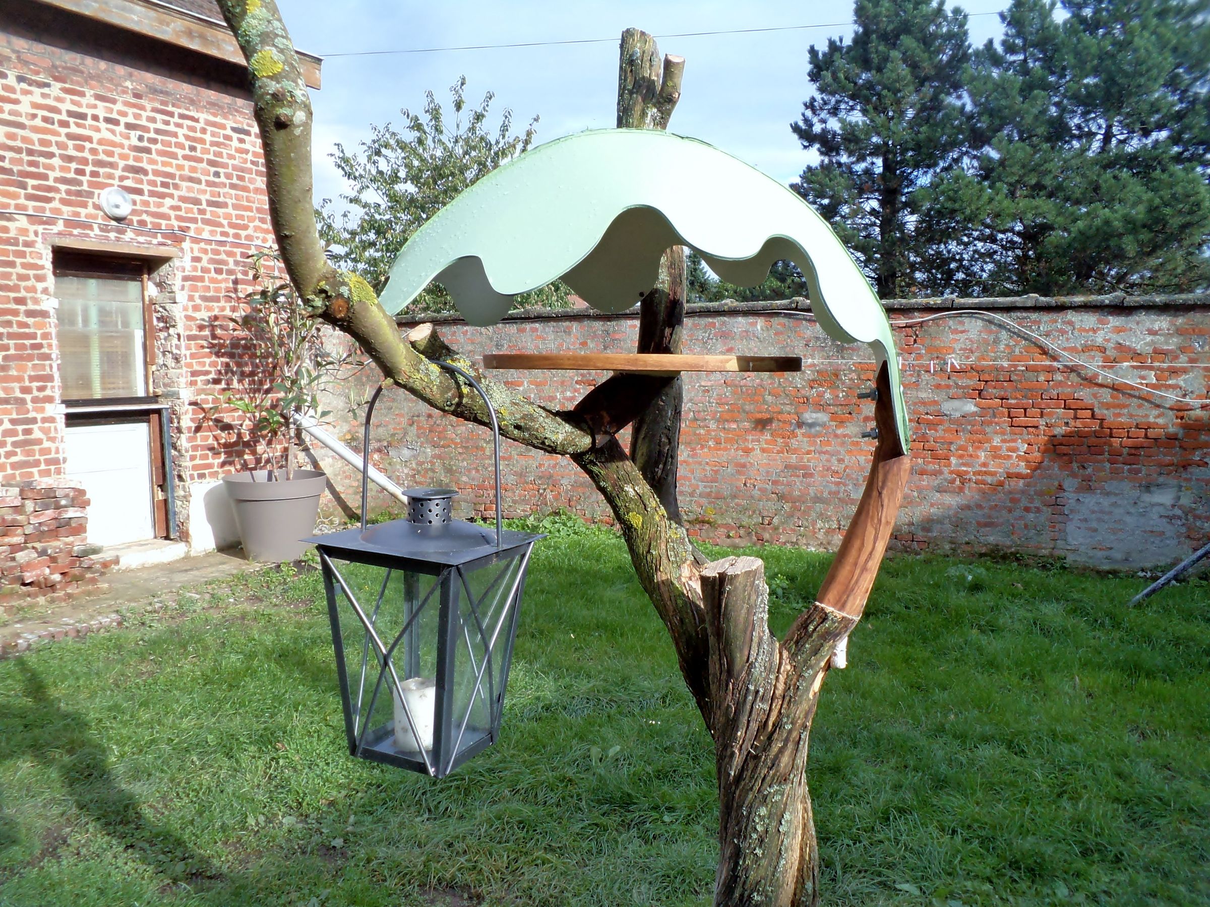 Bird Feeding Table - Reinvented : 7 Steps (with Pictures) - Instructables