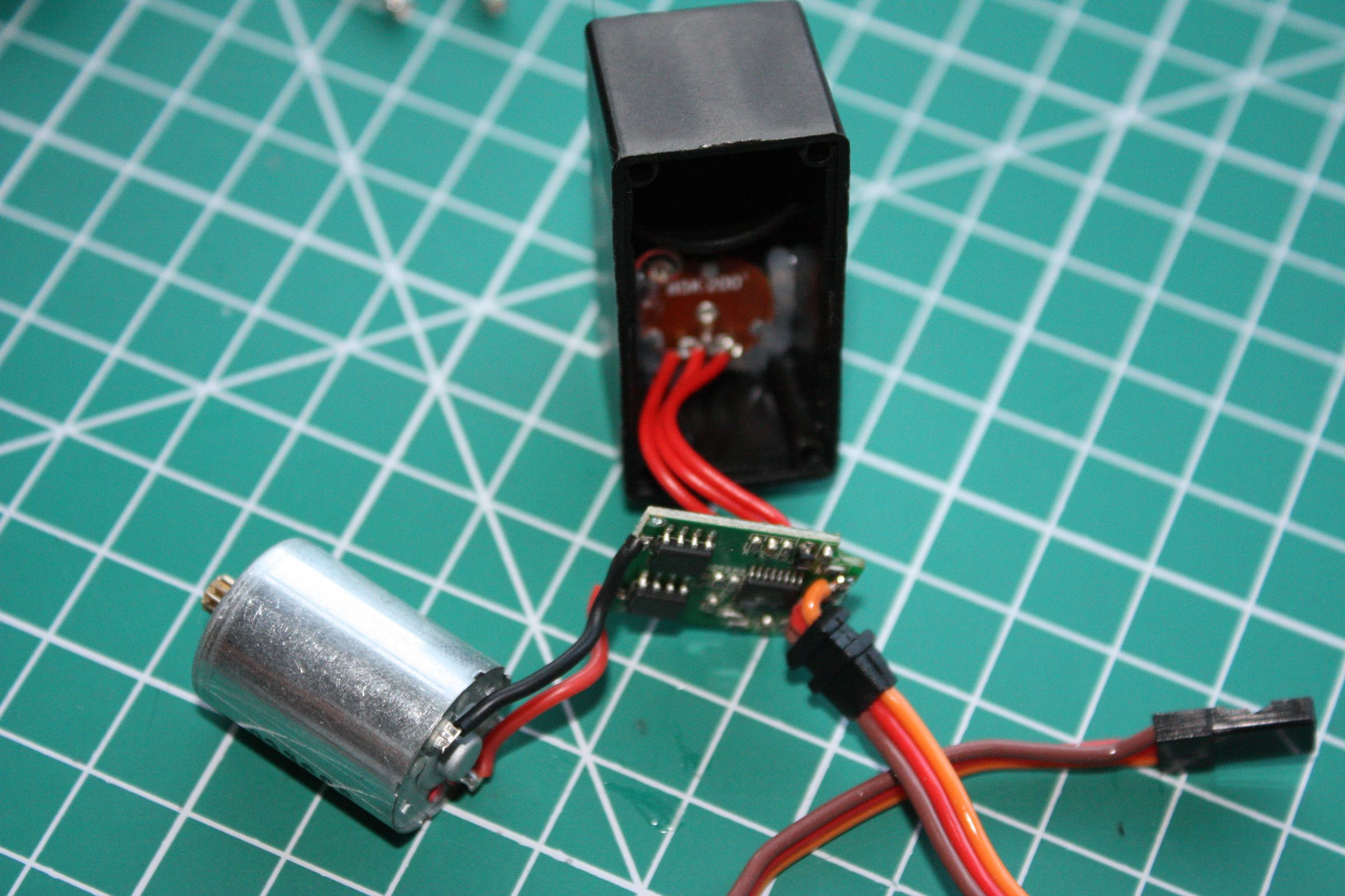 Convert Towerpro MG995 Servo to Continuous Rotation : 9 Steps (with ...