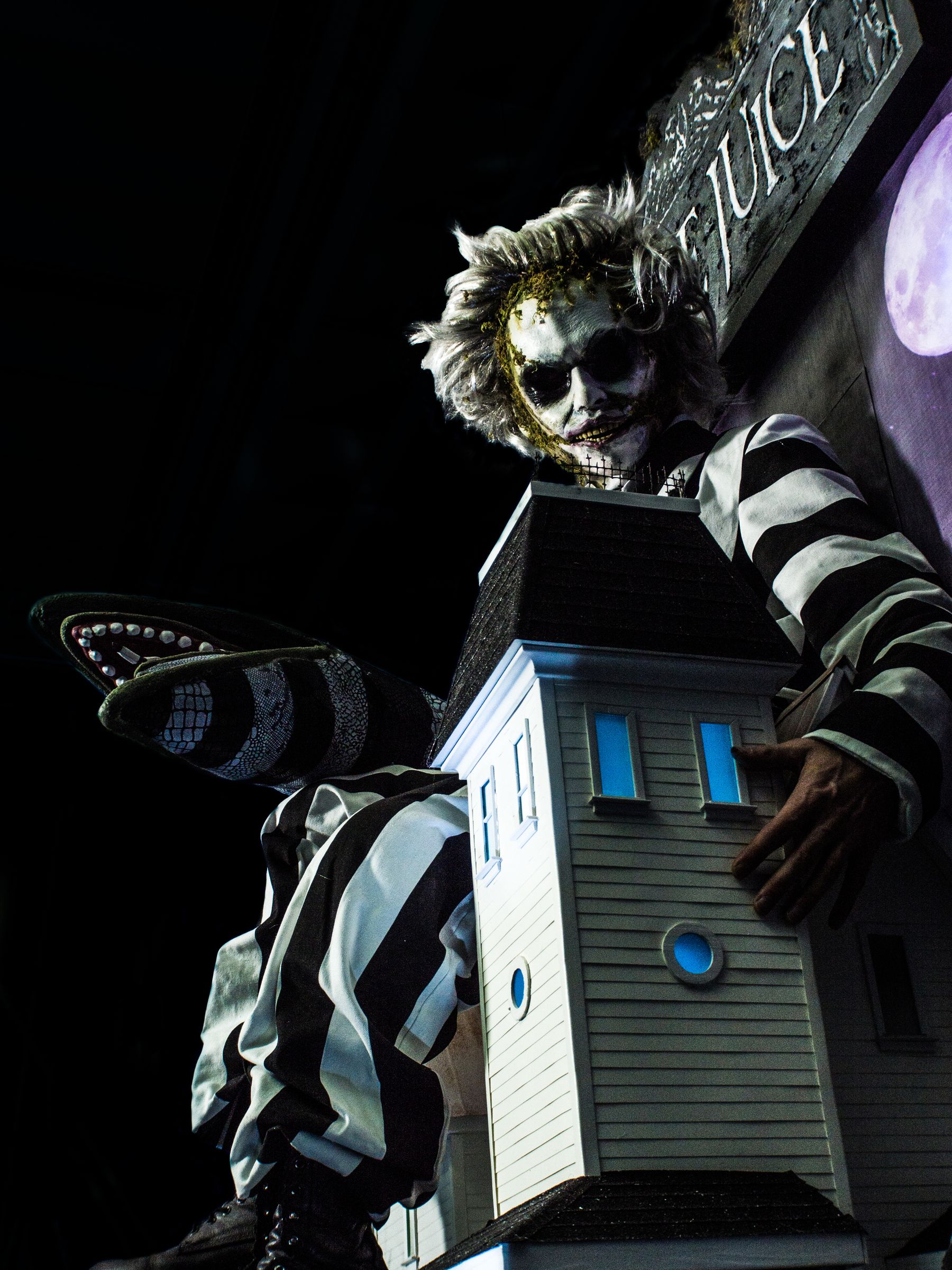 Ultimate Beetlejuice Sand Worm Puppet Costume : 16 Steps (with Pictures ...