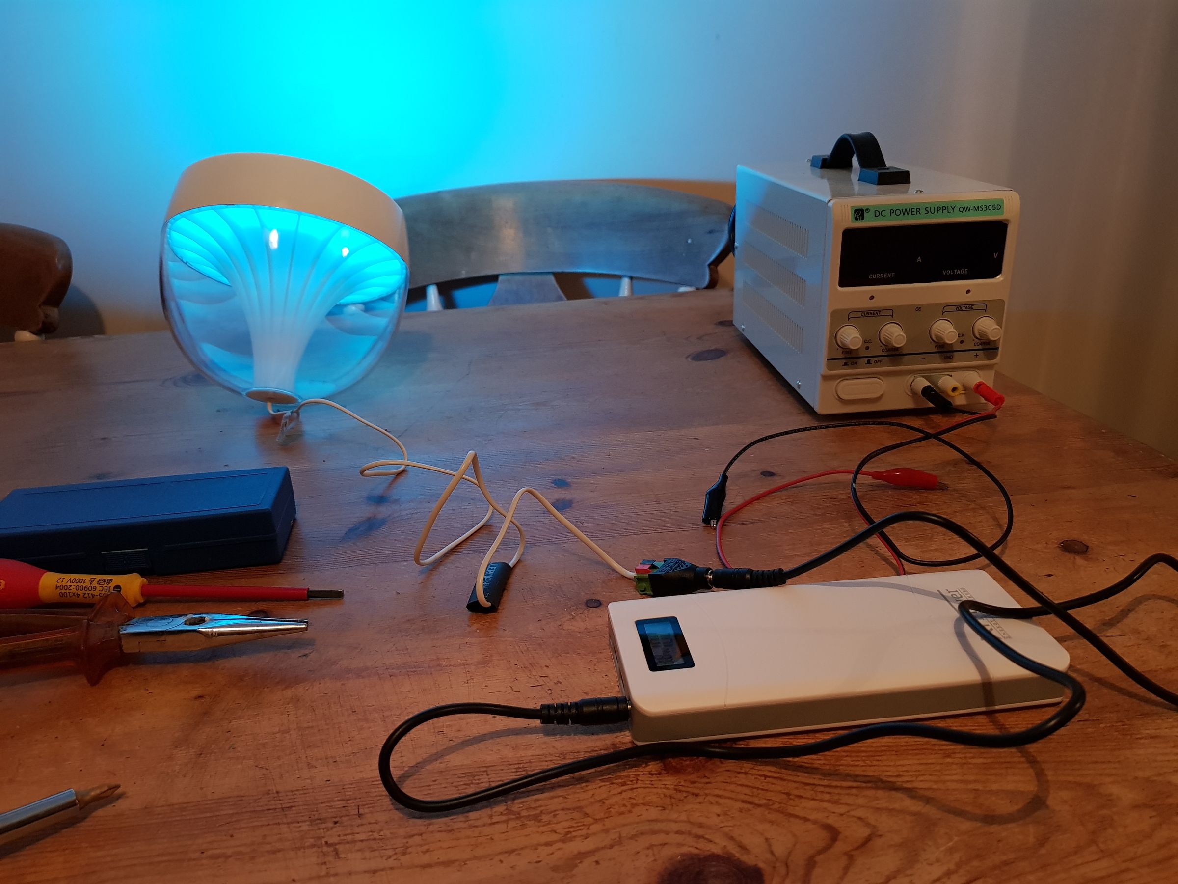 Battery Conversion for LED Light : 4 Steps (with Pictures) - Instructables