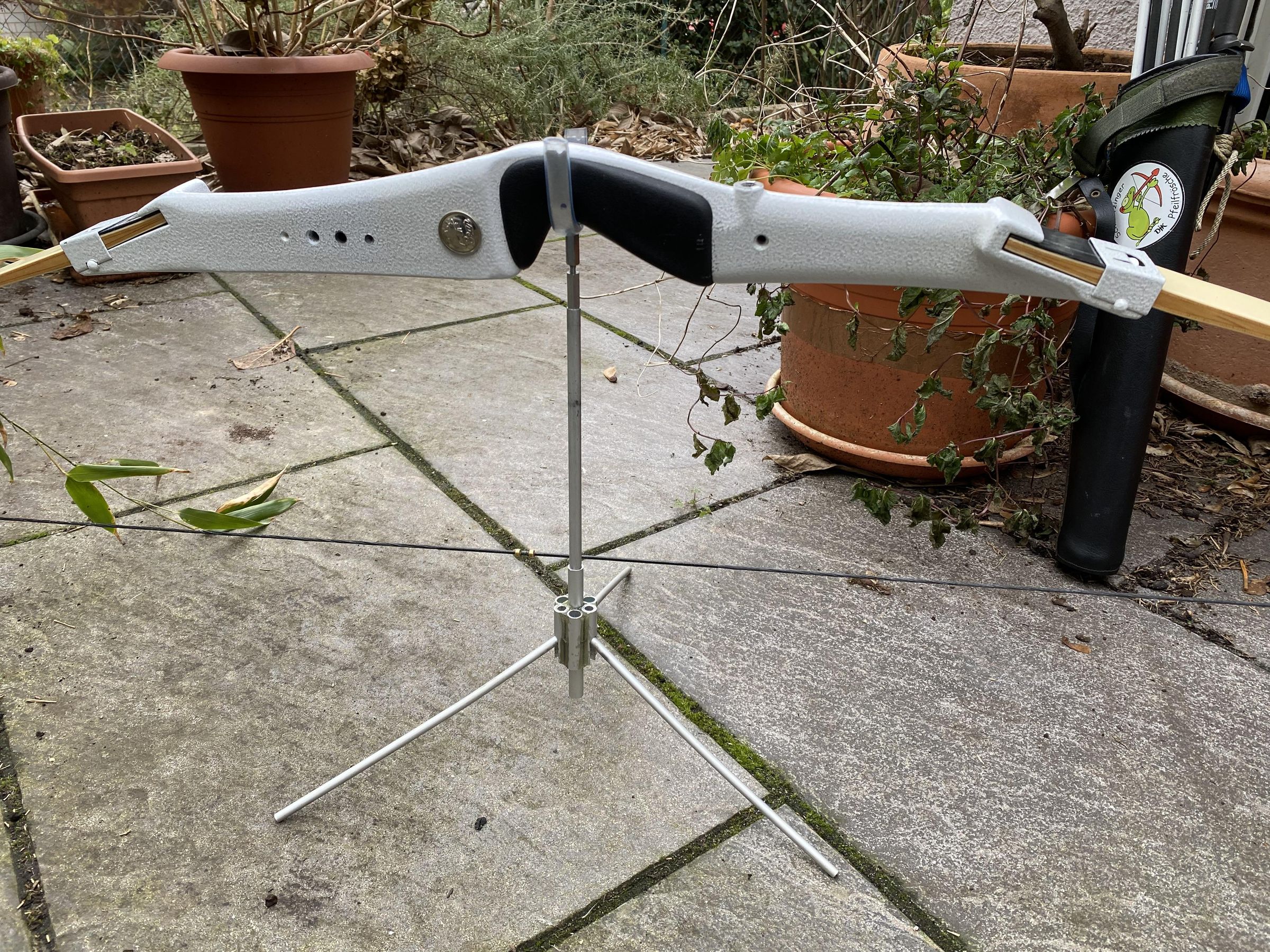 Archery Bow Stand for Recurve and Classical Bows : 4 Steps (with ...