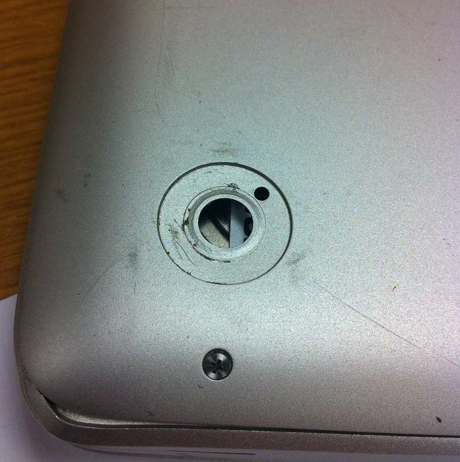 Fixing Macbook Pro Rubber Feet With Sugru (Giving It New Shoes!) : 5 ...