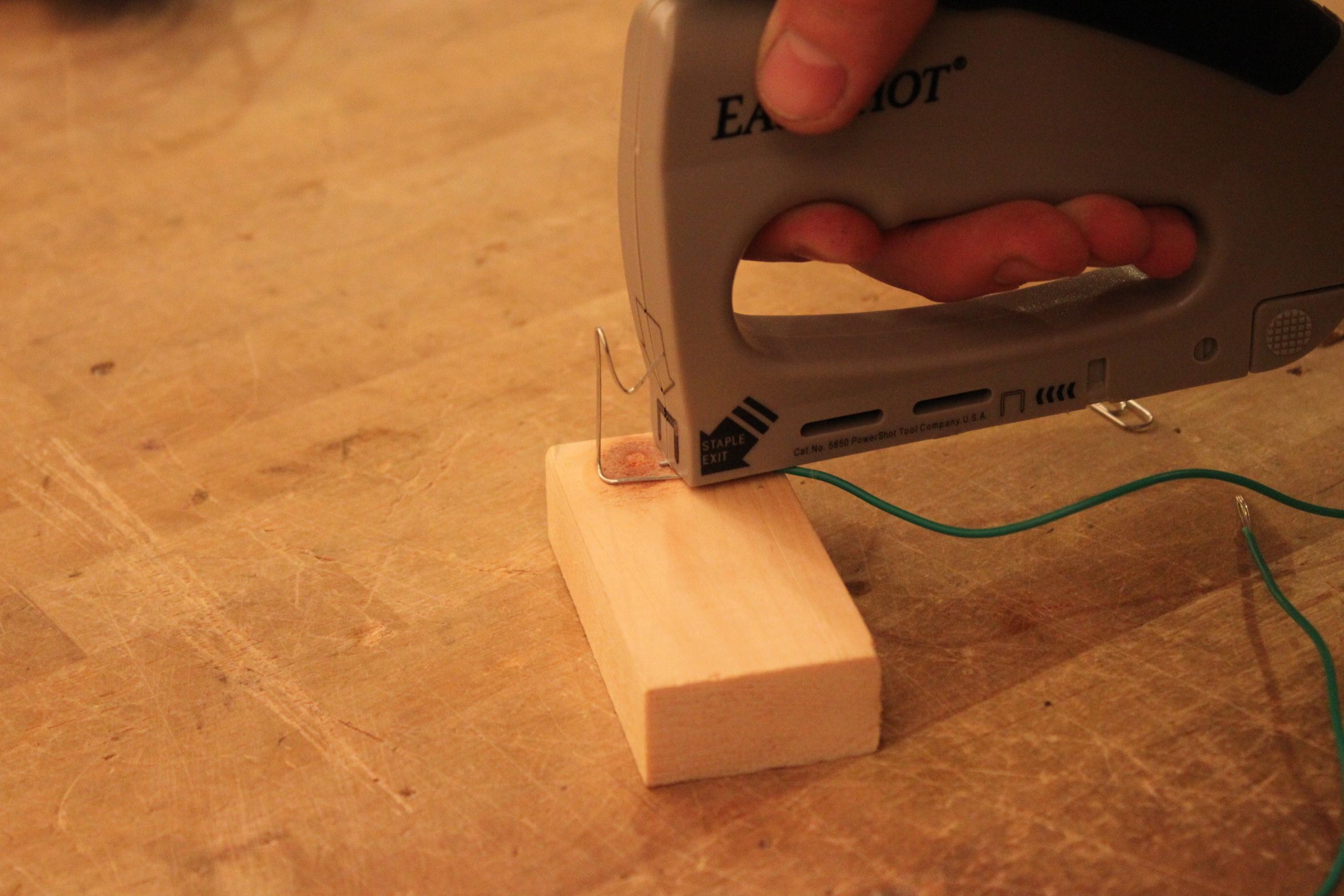 How to Make a Simple Motor : 8 Steps (with Pictures) - Instructables