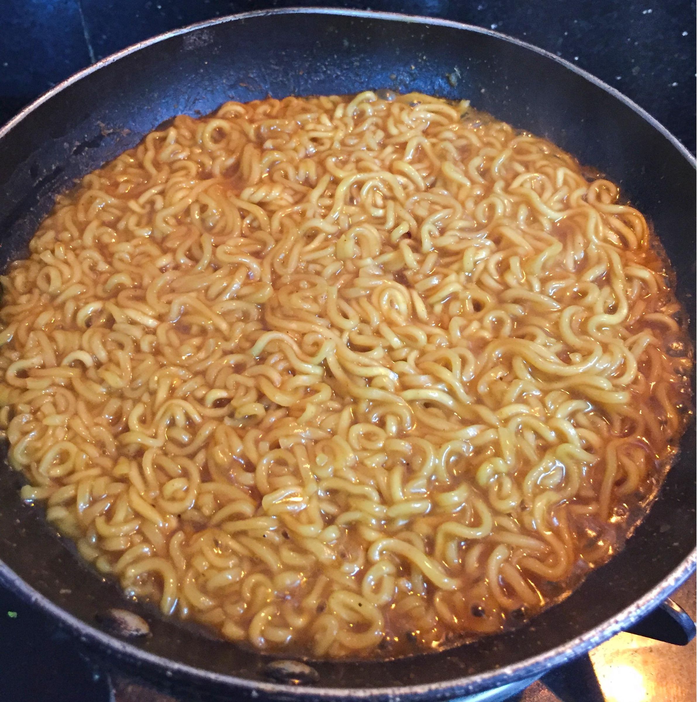 Instant Noodles Pizza in a Pan : 3 Steps (with Pictures) - Instructables