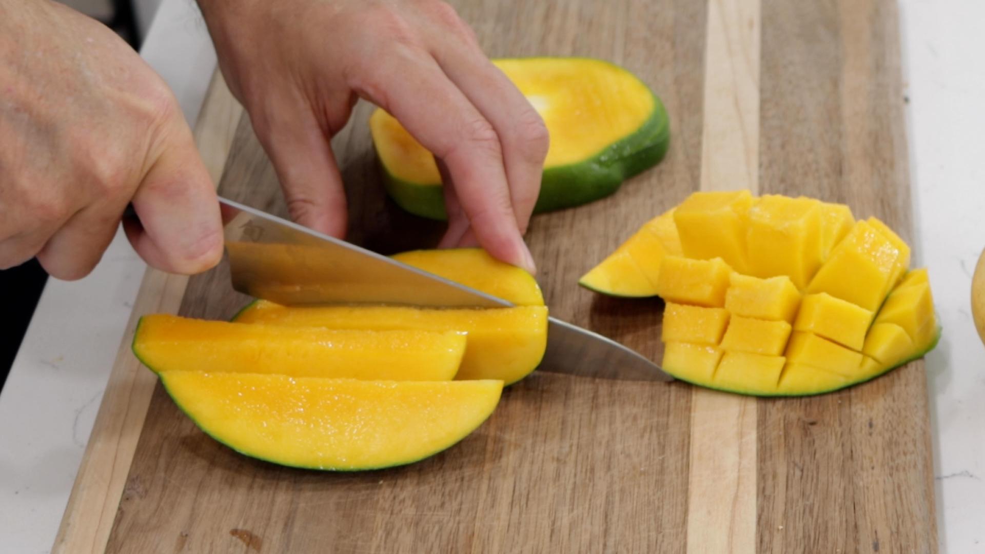 How to Eat a Mango : 7 Steps (with Pictures) - Instructables