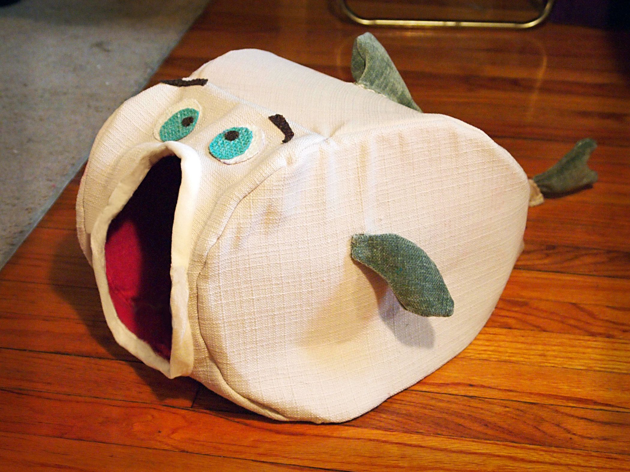 How to Sew a Fish Cat House : 8 Steps (with Pictures) - Instructables