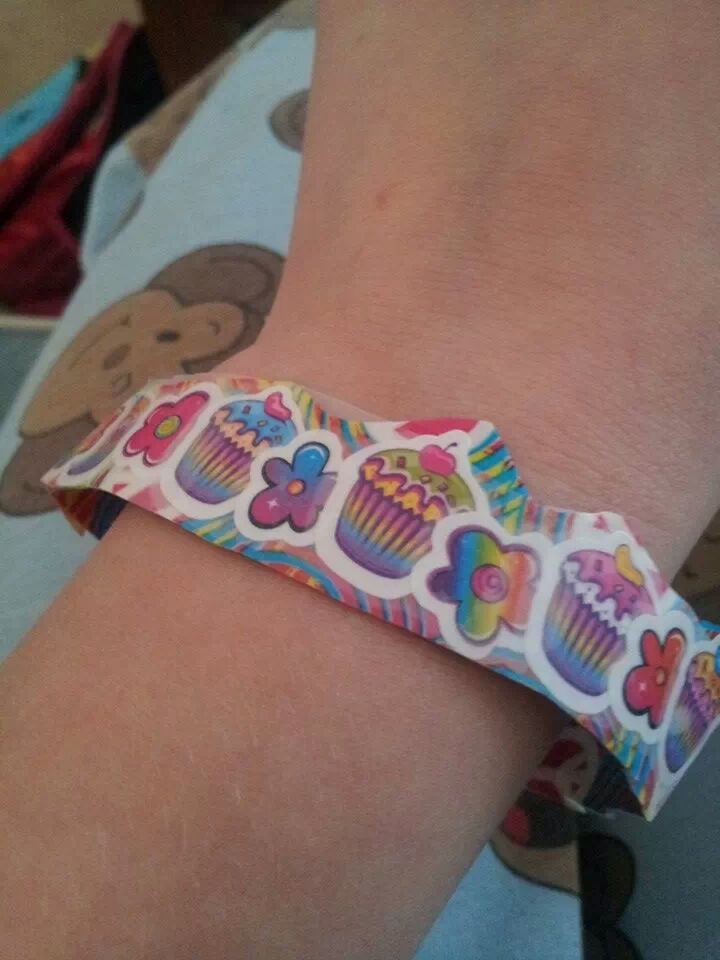 Sticktape Bracelet : 7 Steps - Instructables