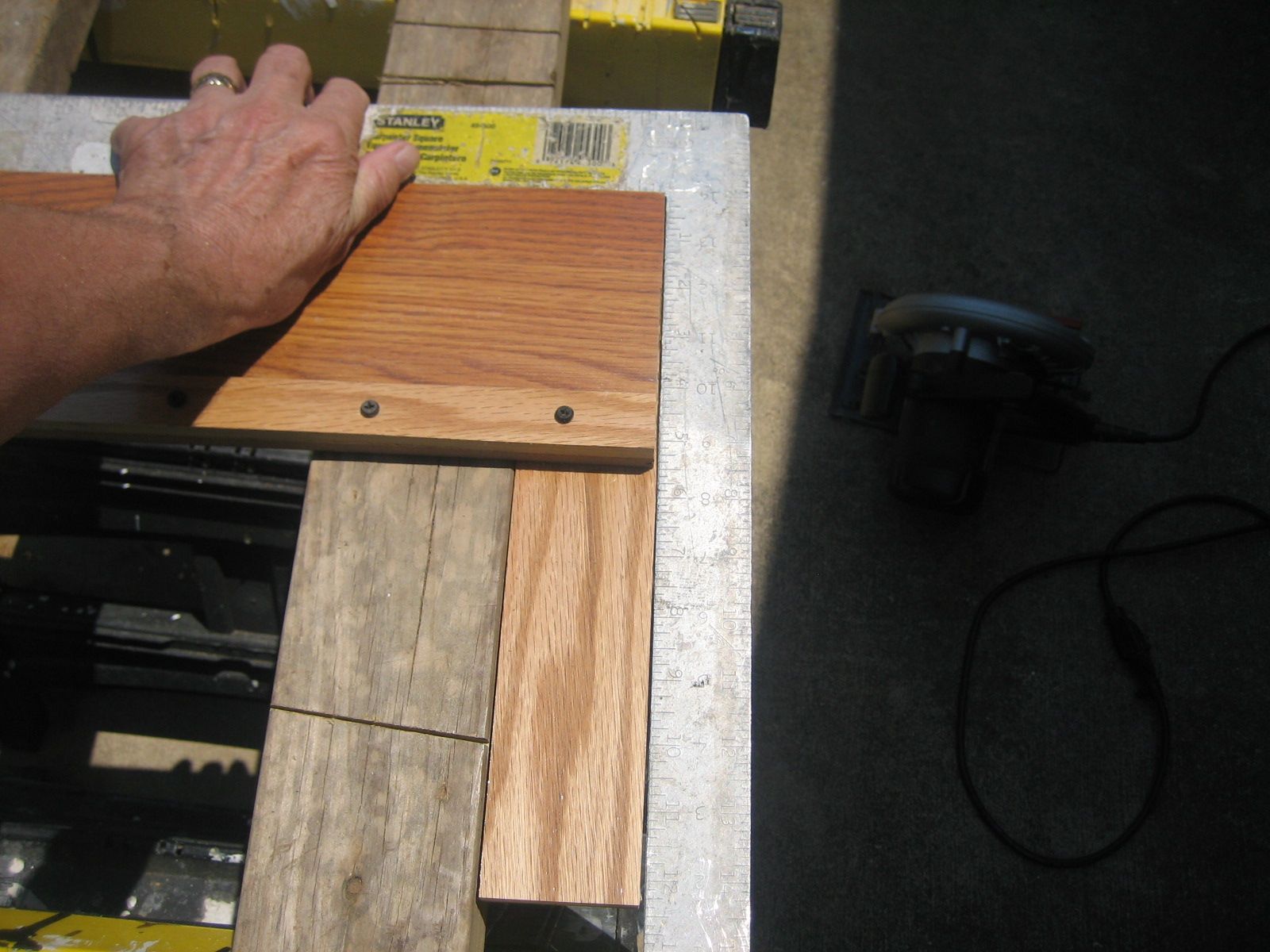 STRAIGHT CUT JIG FOR CIRCULAR SAW : 8 Steps - Instructables