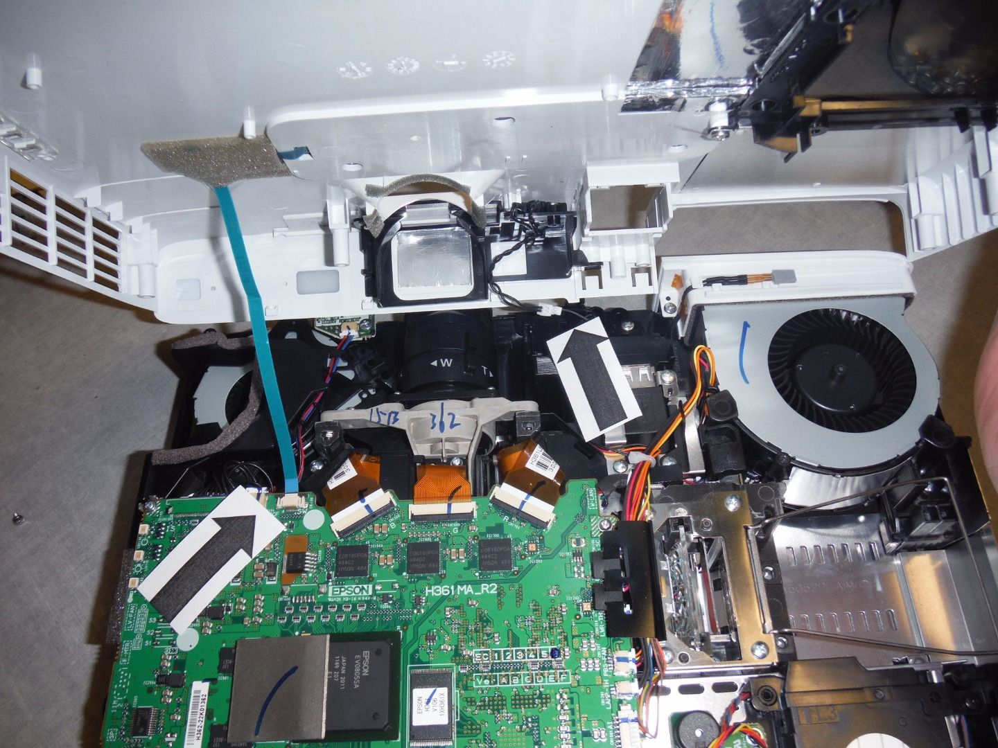 Epson 1770W LCD Projector Overheating? Repair It! : 8 Steps (with ...