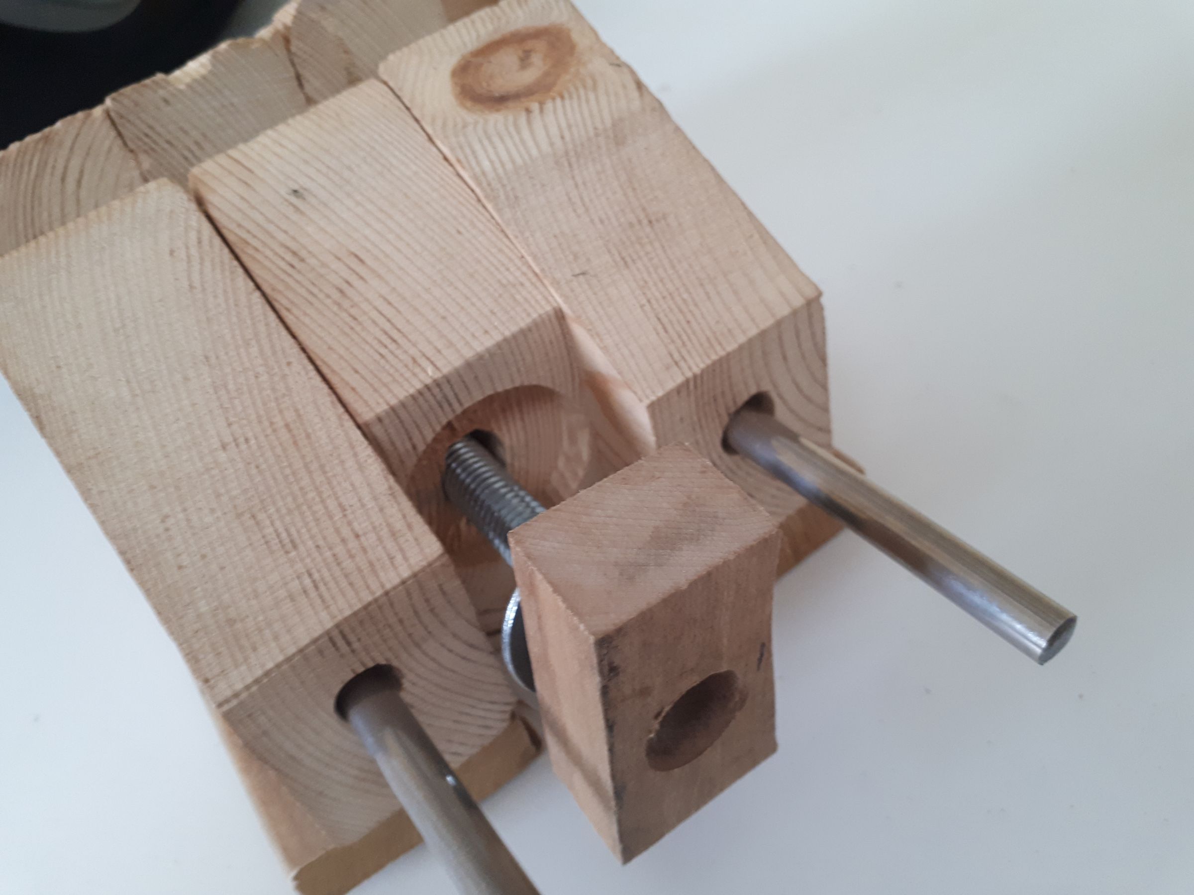 Simple Vise for Beginners (Minimal Tools) : 9 Steps - Instructables