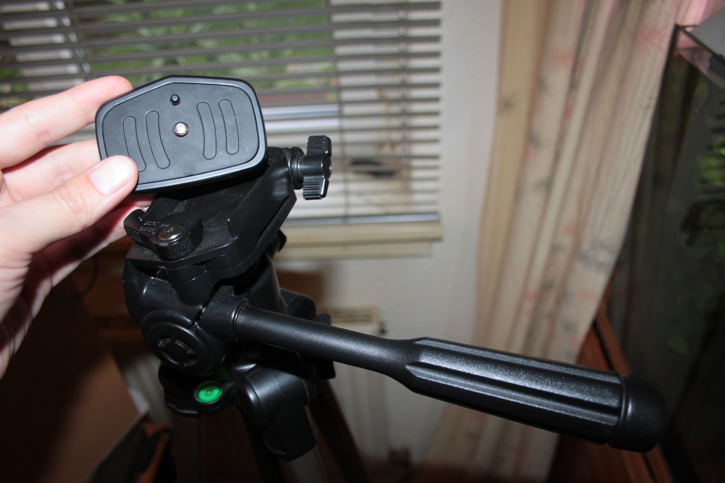 Work Light / Flood Light Meets Camera Tripod : 5 Steps - Instructables