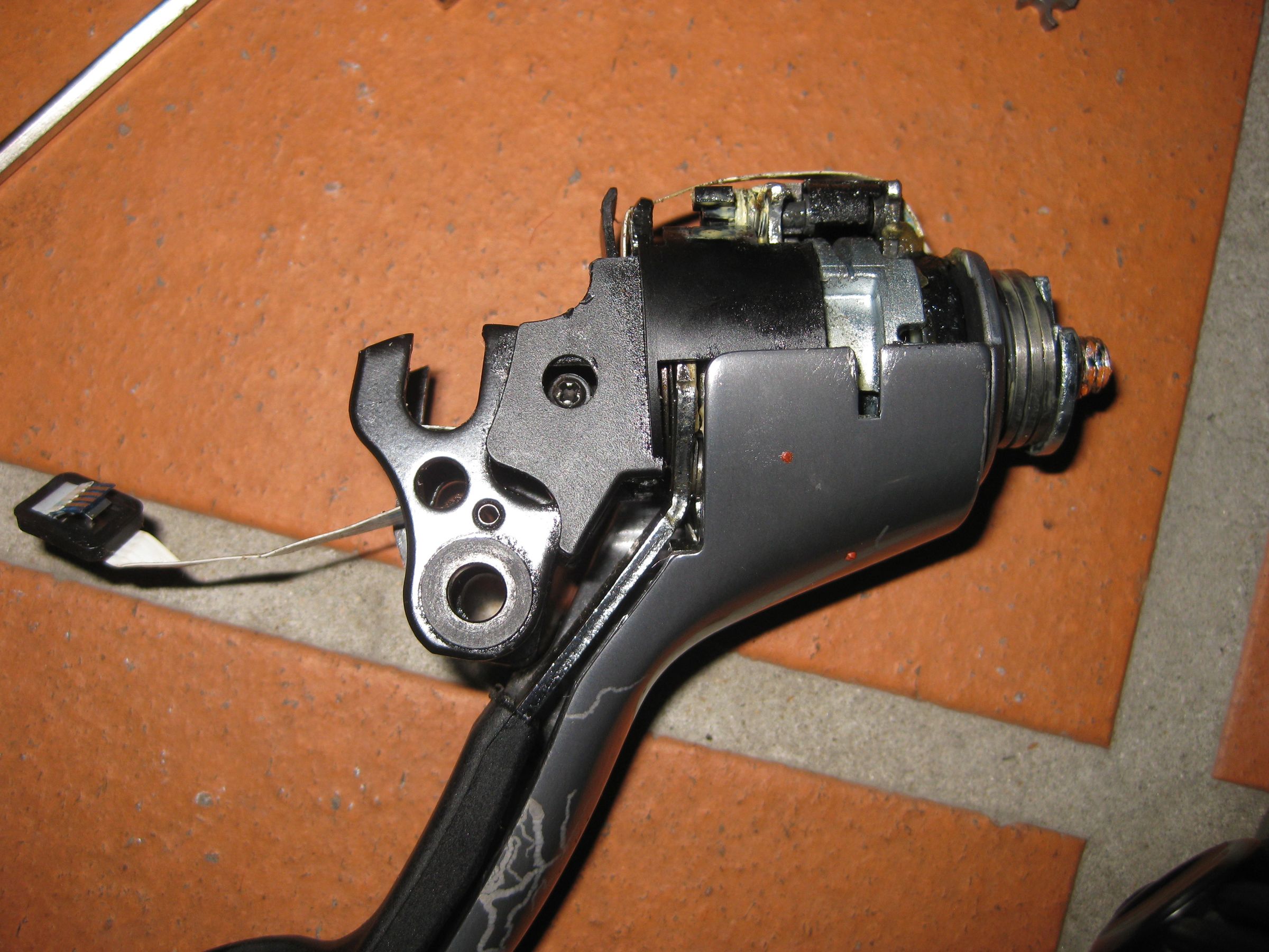 How to Thoroughly Destroy a Shimano 105 STI 5600 Flight Deck Left ...