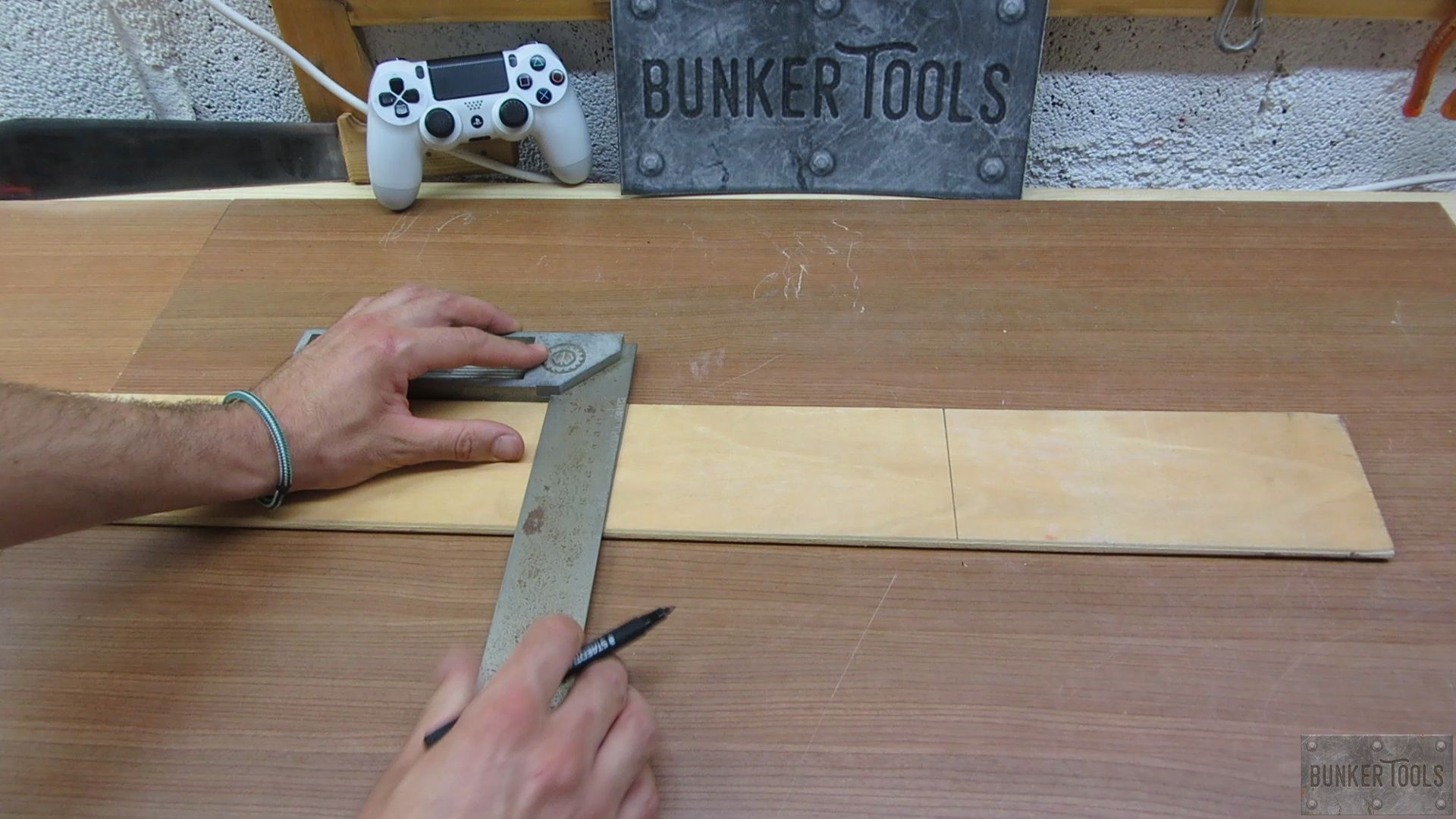 Wooden Controllers Wall Mount for Ps4 & Xbox One : 7 Steps - Instructables