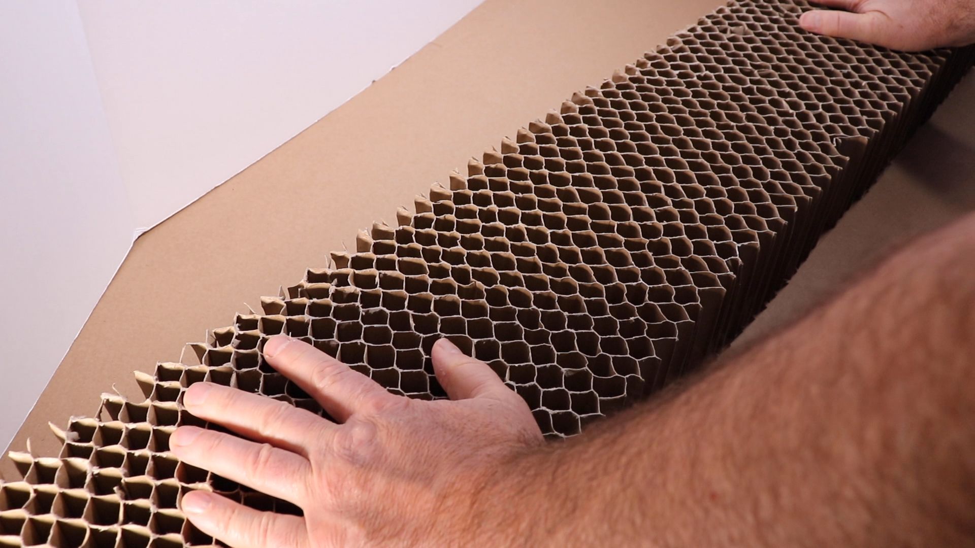 GIGANTIC HONEYCOMB PACKAGING PEN HOLDER : 5 Steps - Instructables