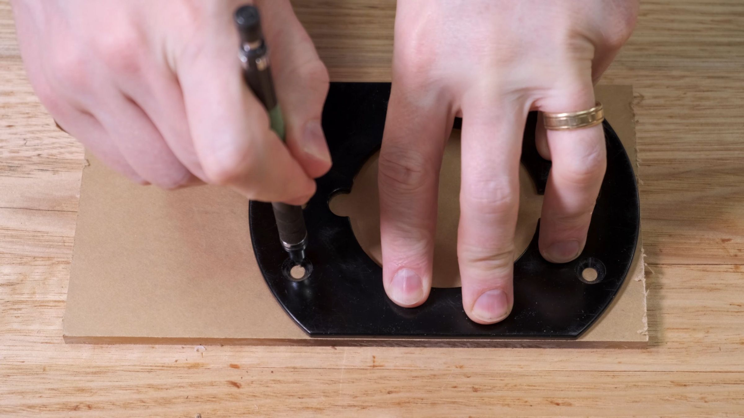 Router Sub-base (and Edge Guide) : 11 Steps (with Pictures) - Instructables