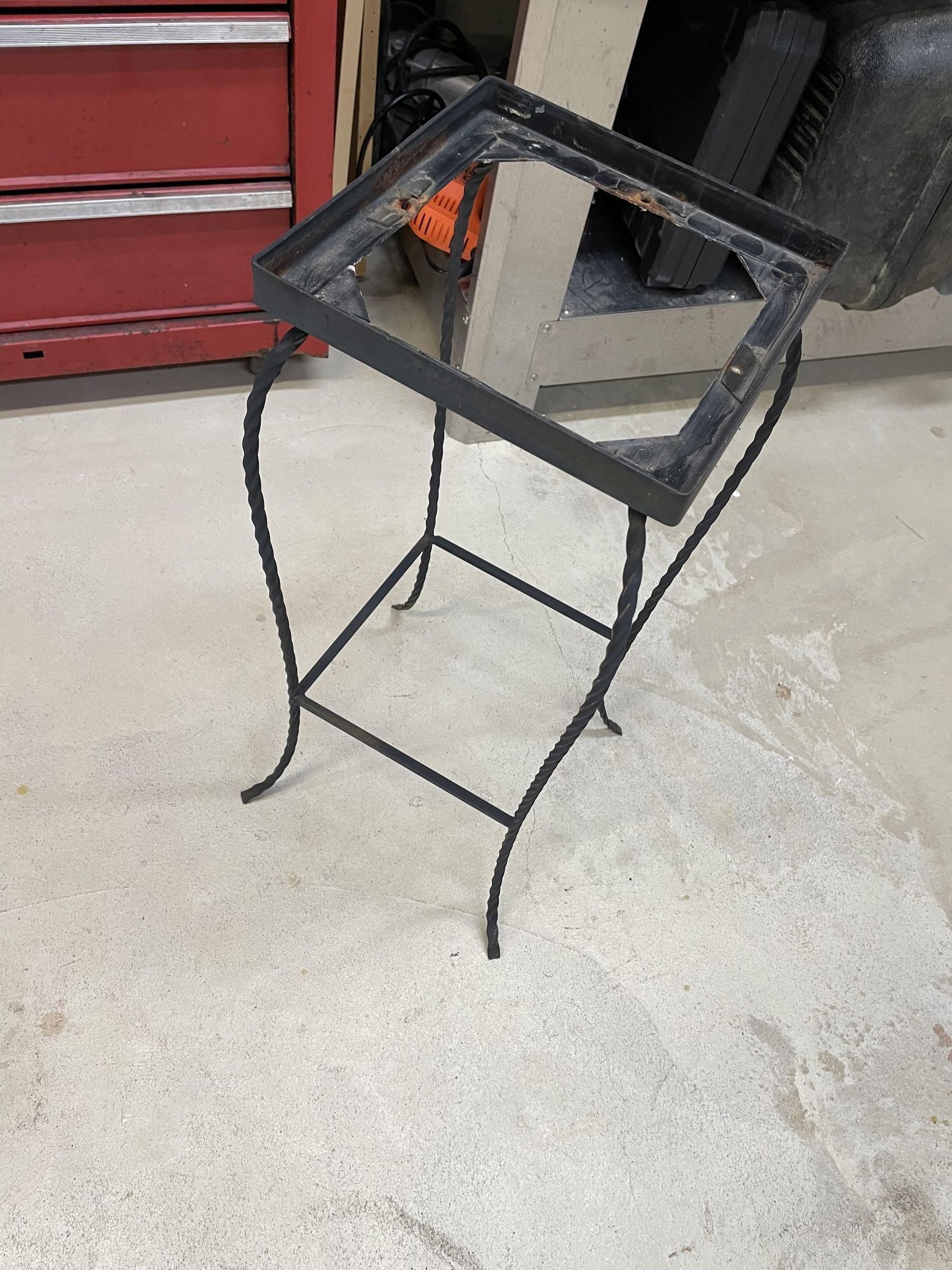 Outdoor Hockey Stick Table : 4 Steps - Instructables