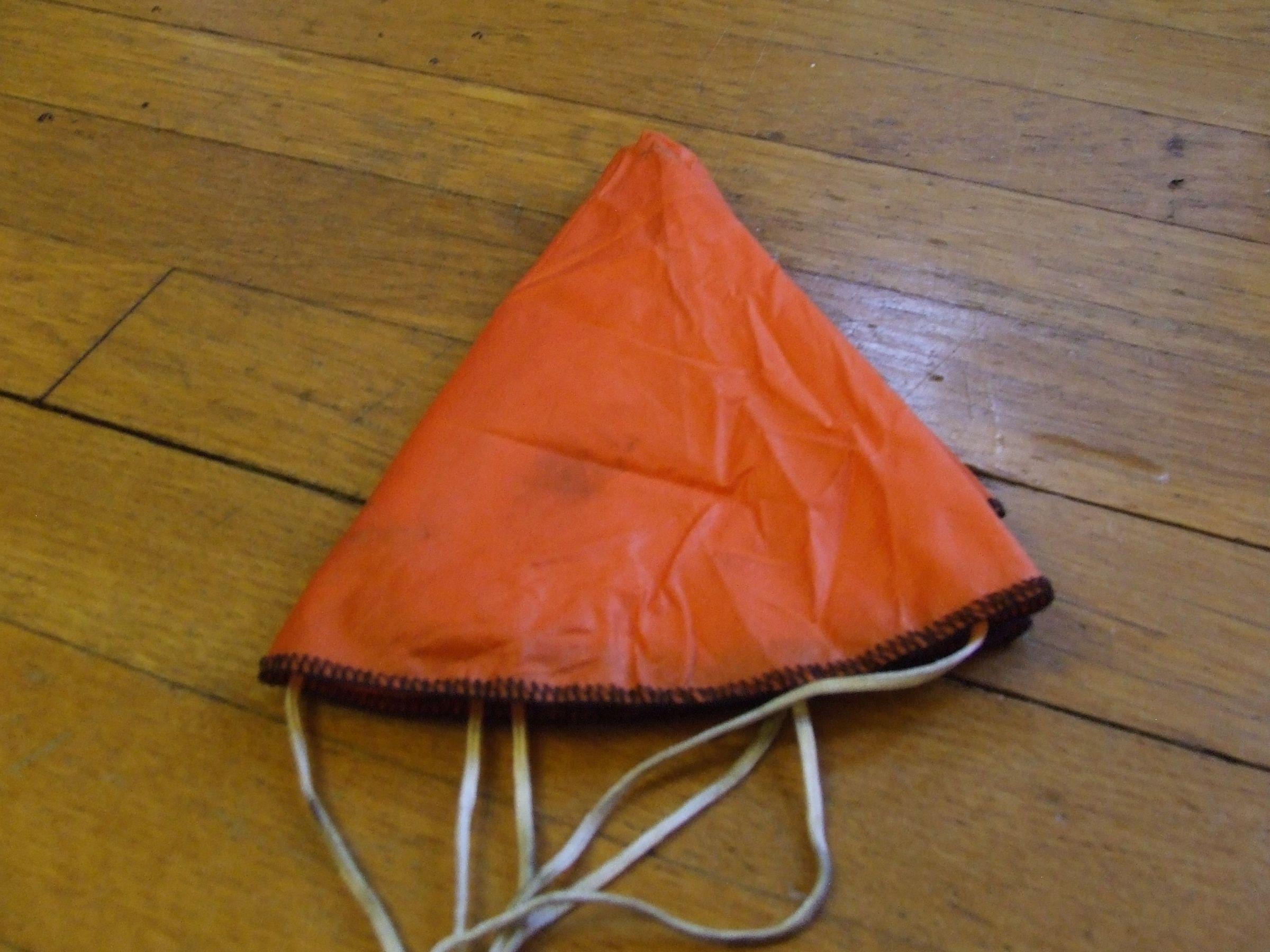 Paracute Folding Tutorial for Small Cloth Chutes : 6 Steps - Instructables