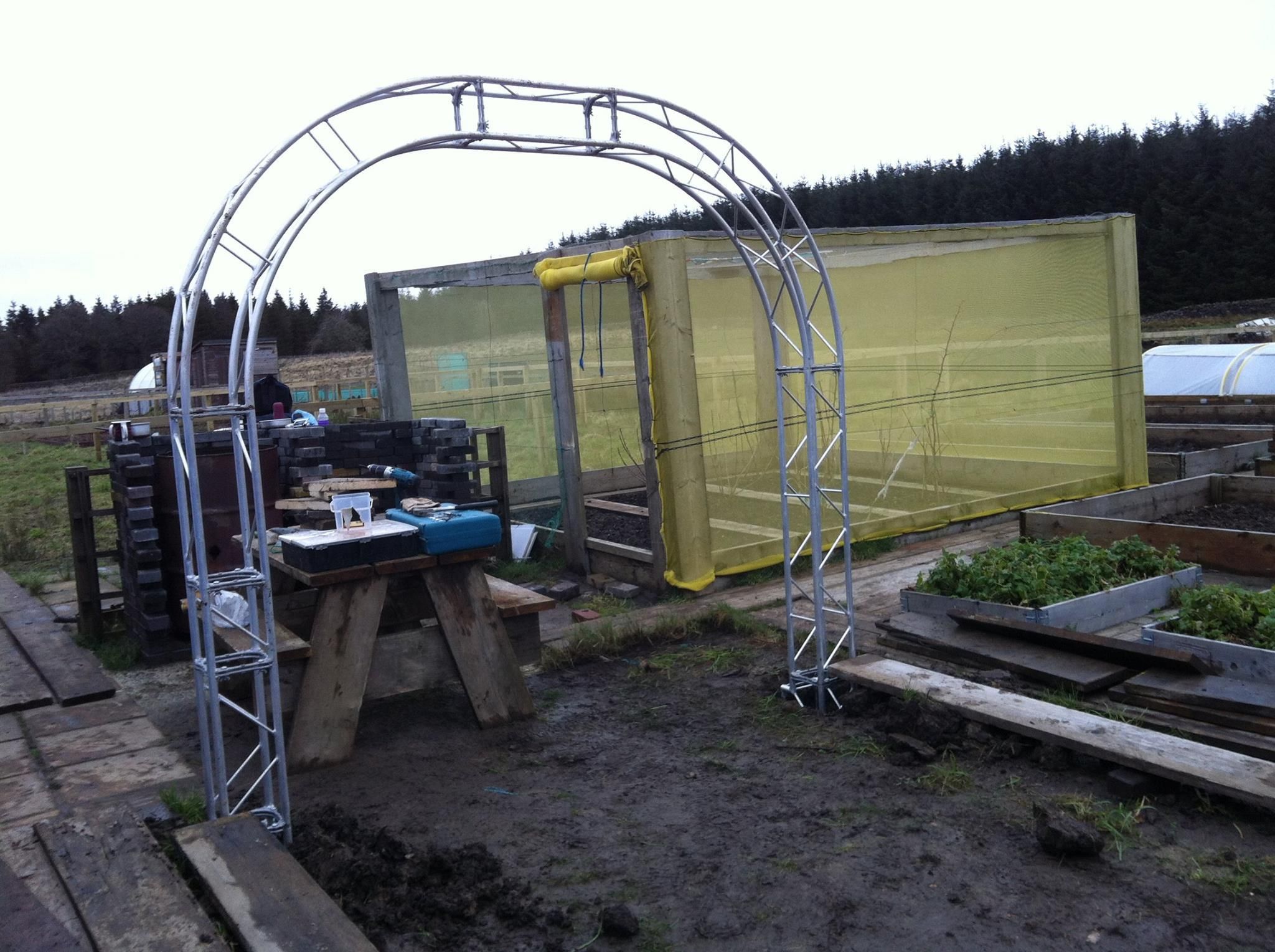DIY POLYTUNNEL / GREENHOUSE : 5 Steps - Instructables