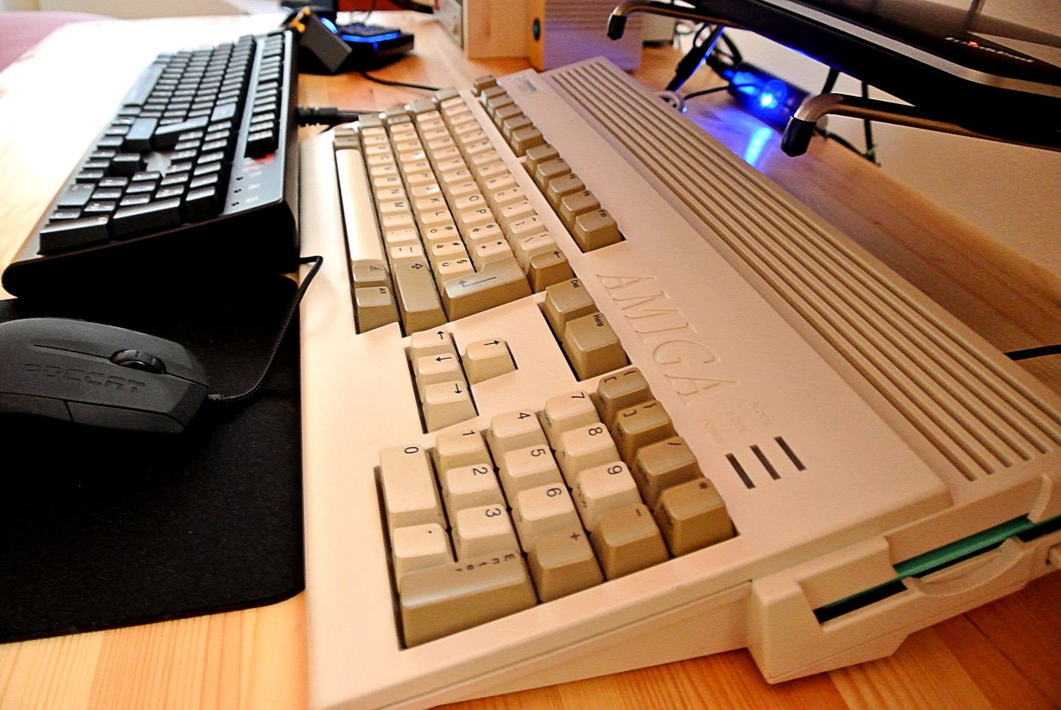 My Desk Needs an Amiga : 5 Steps (with Pictures) - Instructables
