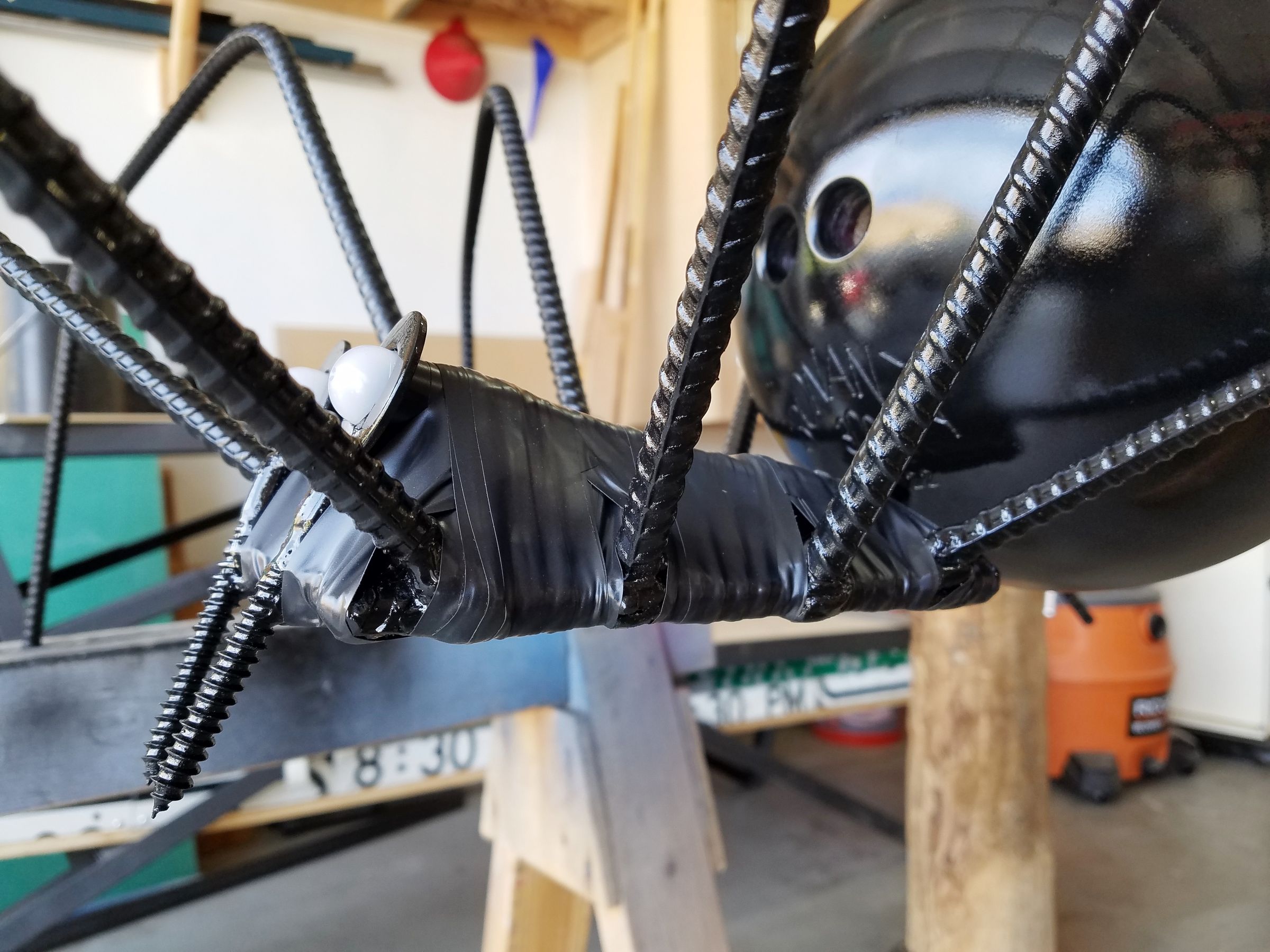 How to Make Giant Halloween Spiders : 23 Steps (with Pictures ...