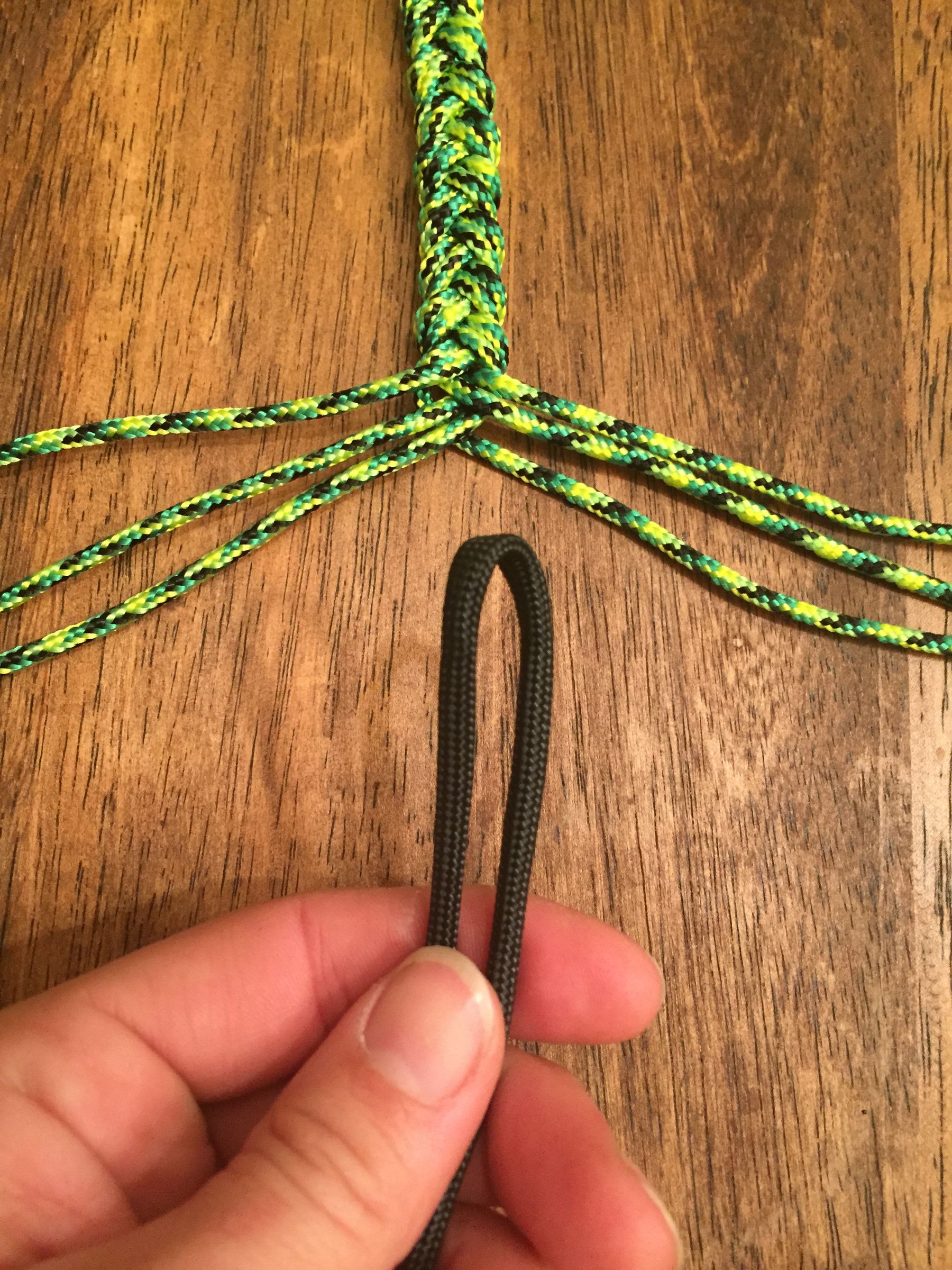 How to Make a Paracord "David's Sling" : 8 Steps (with Pictures ...